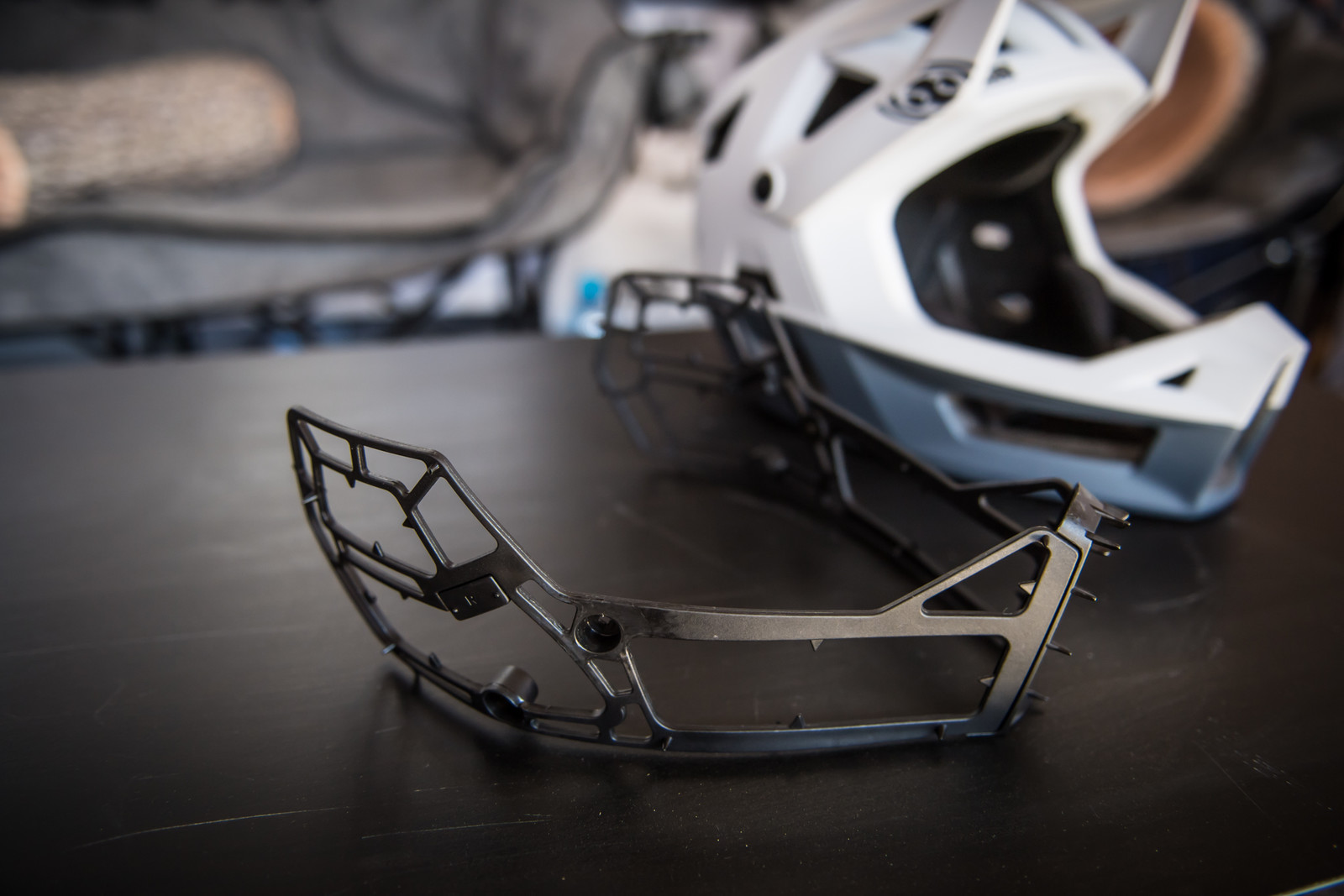 iXS Introduces the World's Lightest Full Face Helmet - Trigger FF - PIT ...
