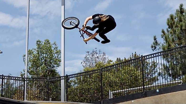 20" Tuesday - Kris Fox, Fiend BMX in SLC, Dirt Jumps With the S&M Crew ...