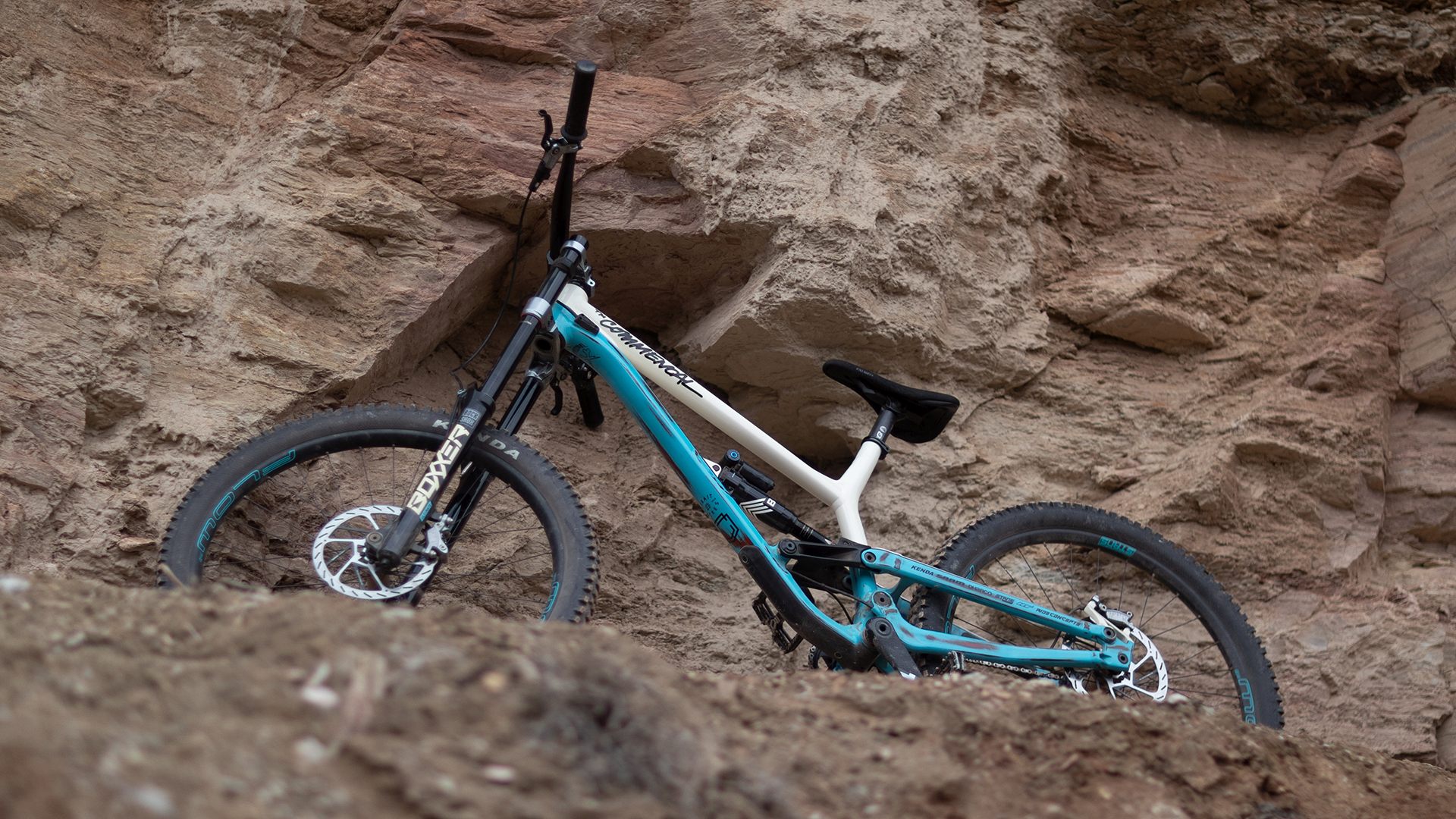Pro Bike Check: Kyle Strait's Custom Commencal FRS for Rampage ...