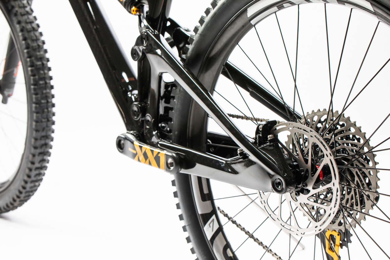 2018 UNNO Burn Factory Bike - Reviews, Comparisons, Specs - Bikes ...