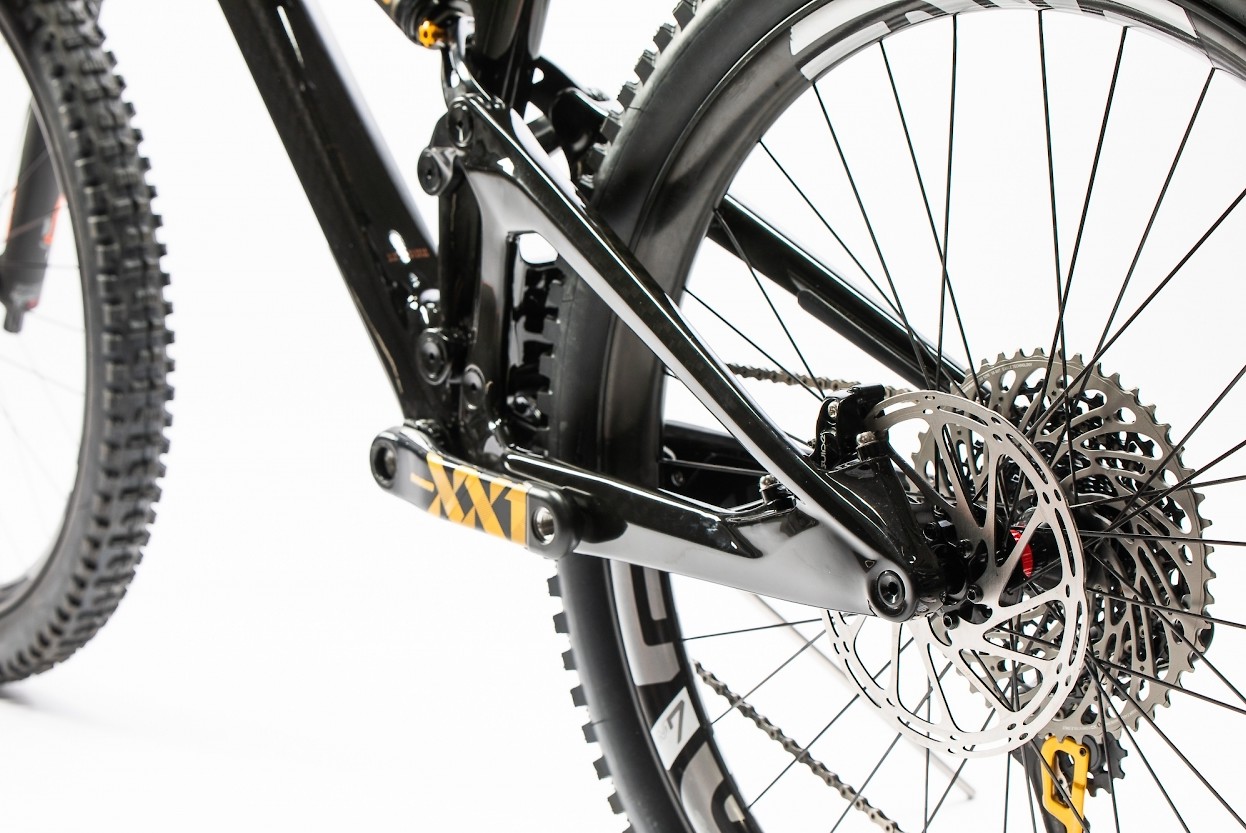 2018 UNNO Burn Factory Bike - Reviews, Comparisons, Specs - Mountain ...