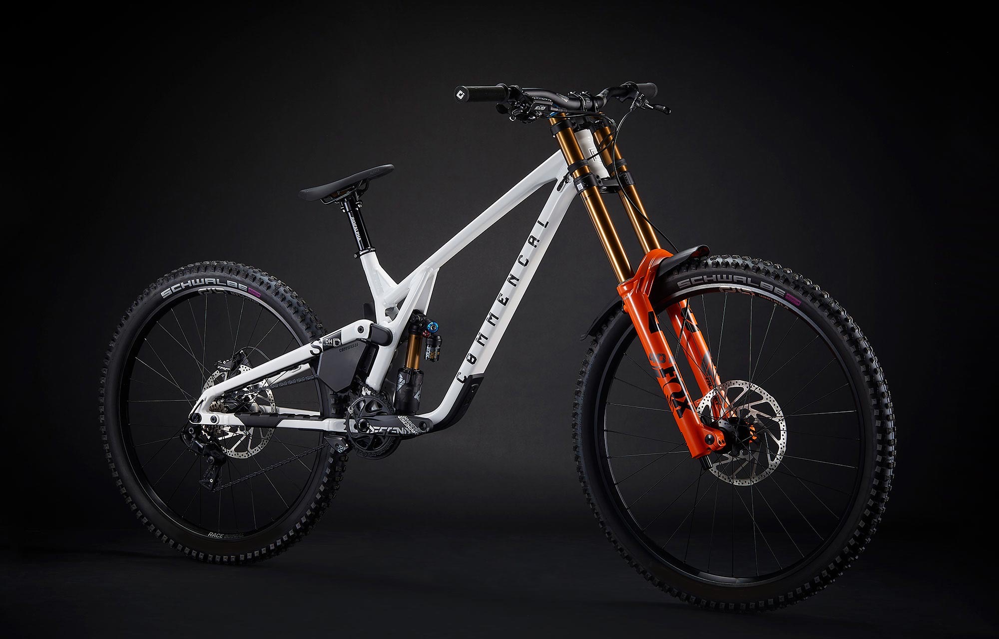 2023 Commencal Supreme DH V5 Signature Air Bike - Reviews, Comparisons ...
