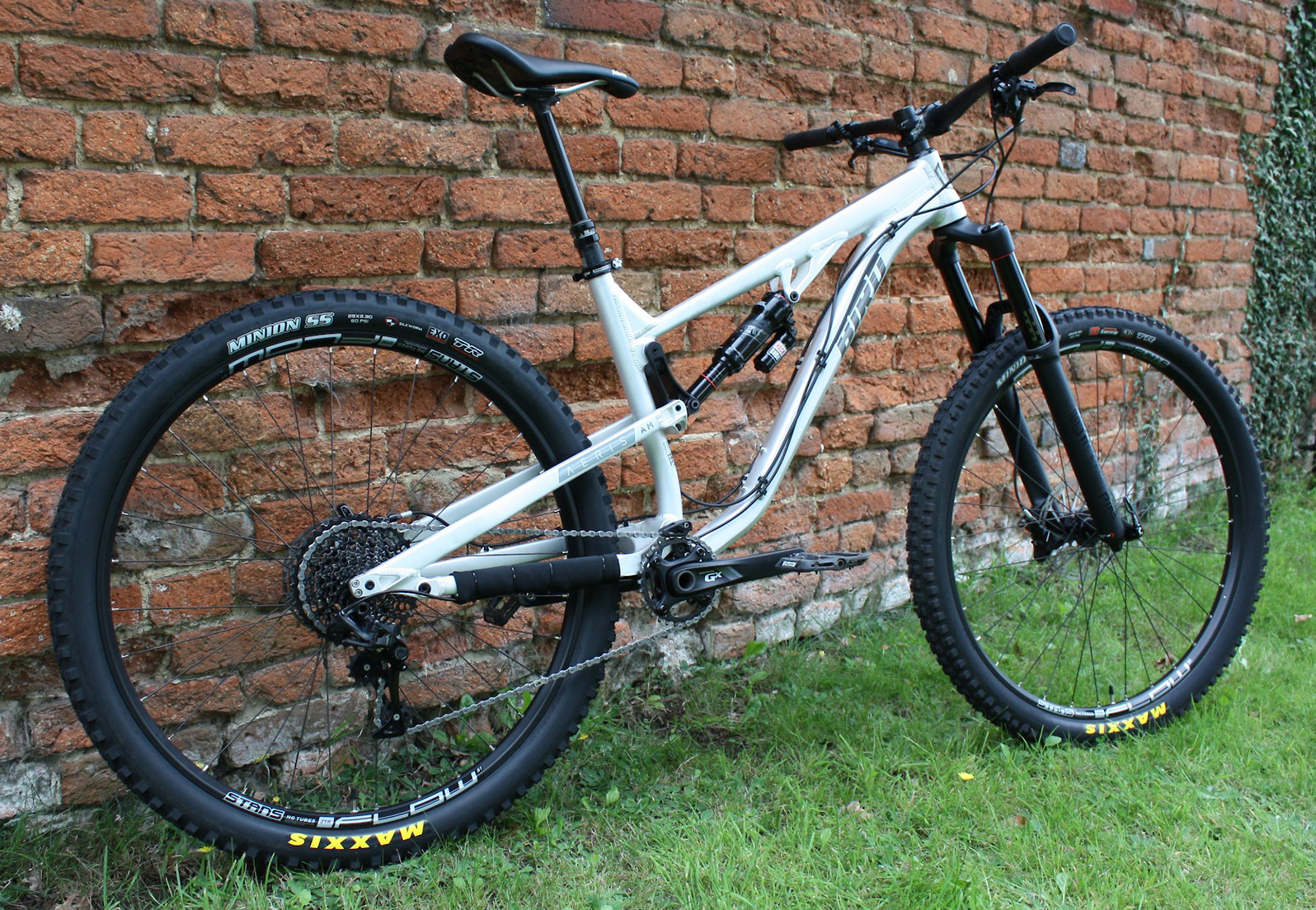 2022 Bird Aeris AM9 V3 Shimano 12-speed Bike - Reviews, Comparisons, Specs - Mountain Bikes ...