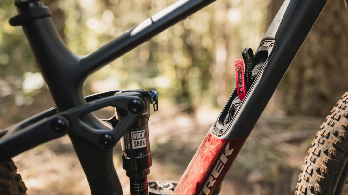 2025 Trek Top Fuel 9.8 XT Gen 4 Bike - Reviews, Comparisons, Specs ...