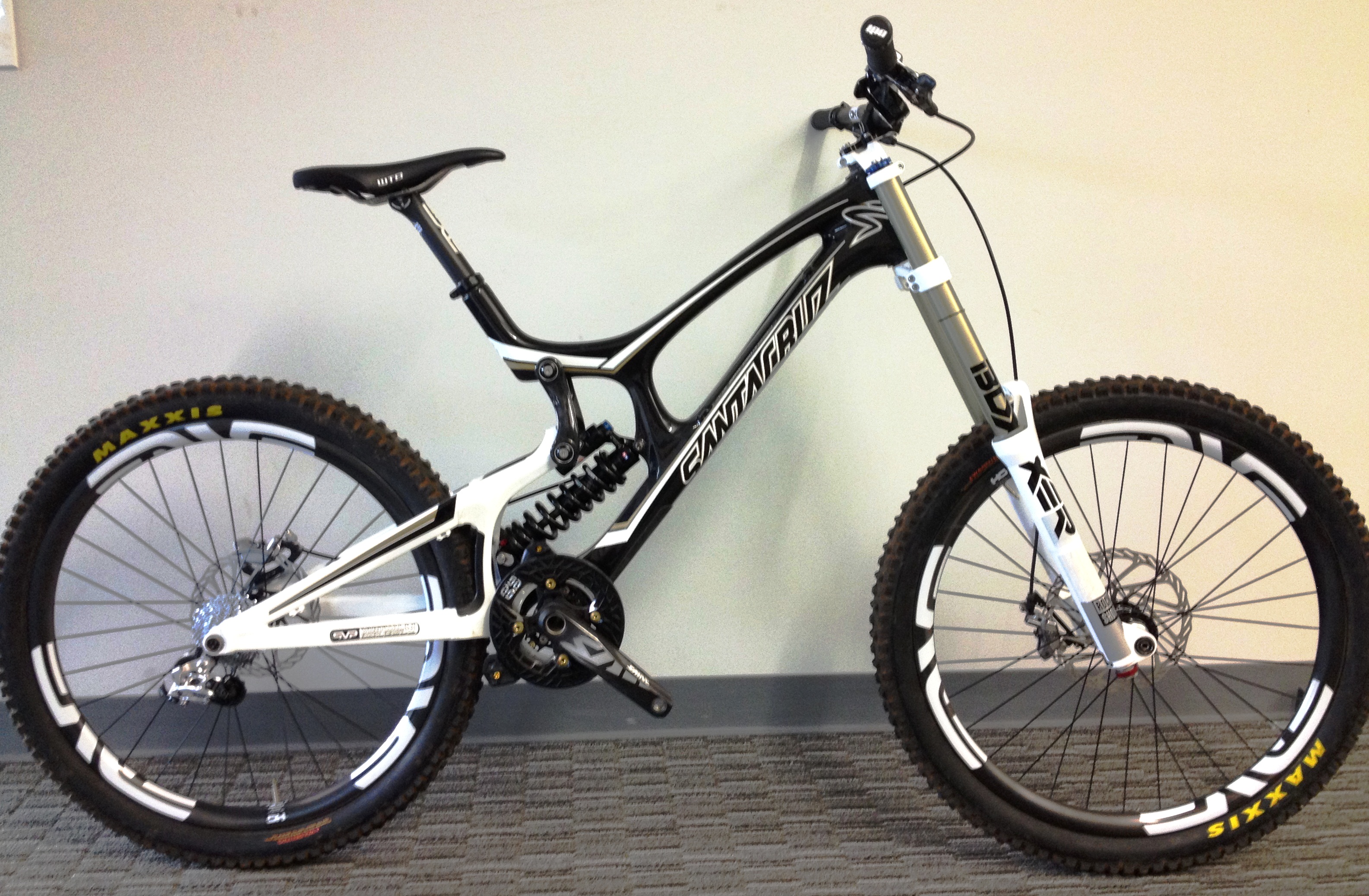 ENVE Composites Launches the First All‐Carbon DH Rim - Mountain Bike ...