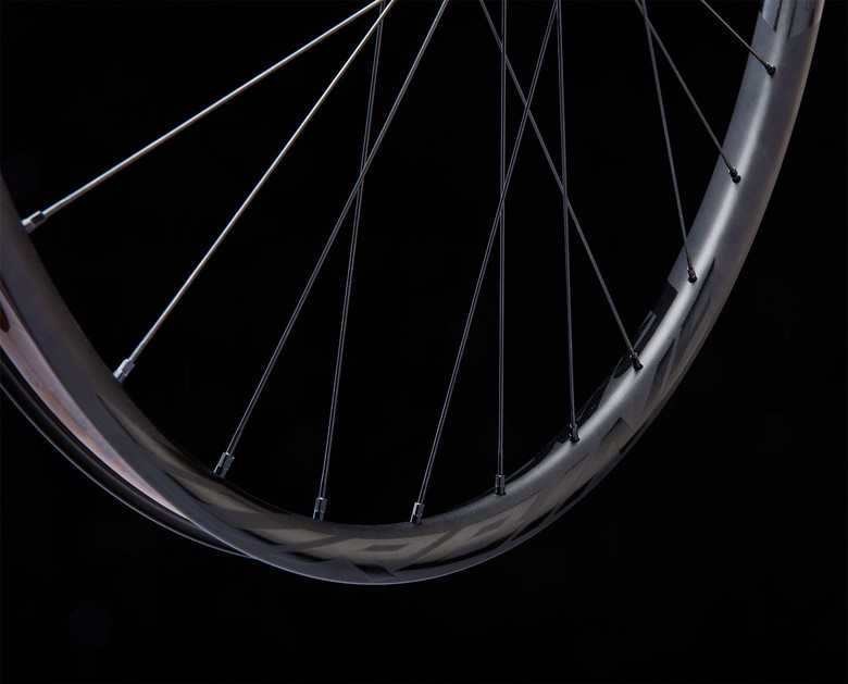 First Look: Race Face Turbine R Wheelset and Vault Hub - Mountain Bike ...