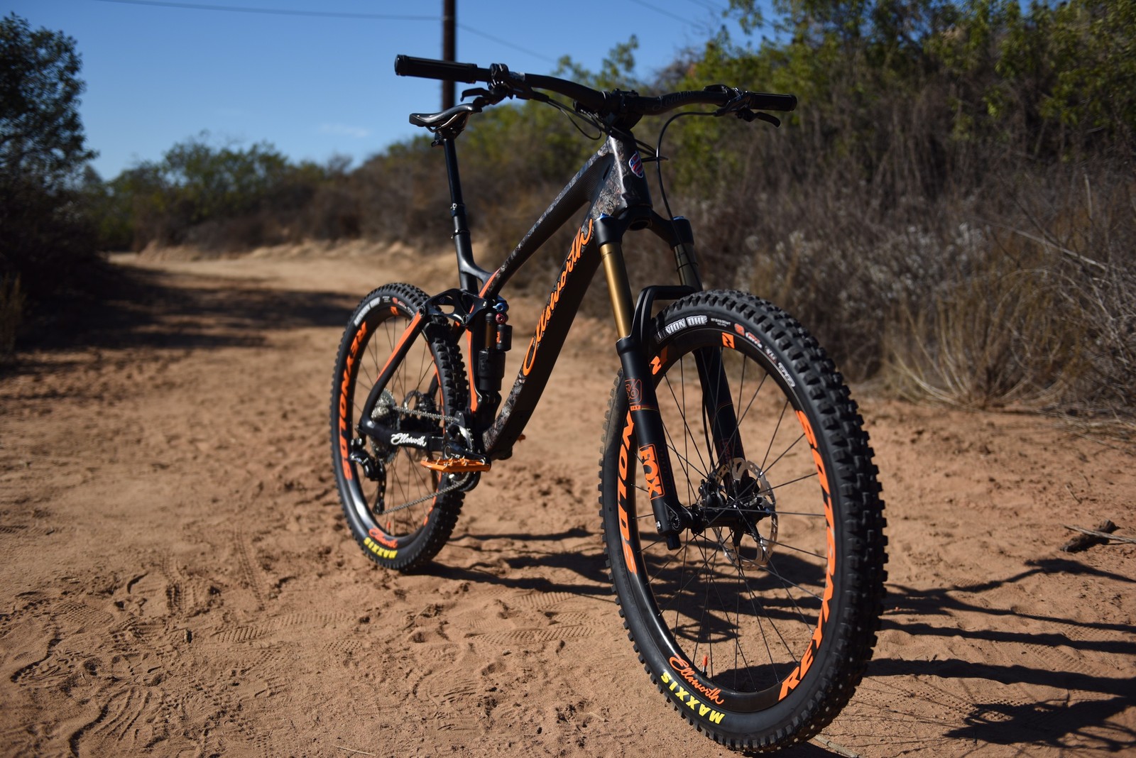 Pro Bike Check: Andre Pepin's Ellsworth Rogue 60 - Mountain Bike ...