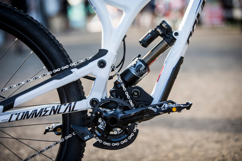 Amaury Pierron's World Champs Commencal Supreme DH 29er - Mountain ...