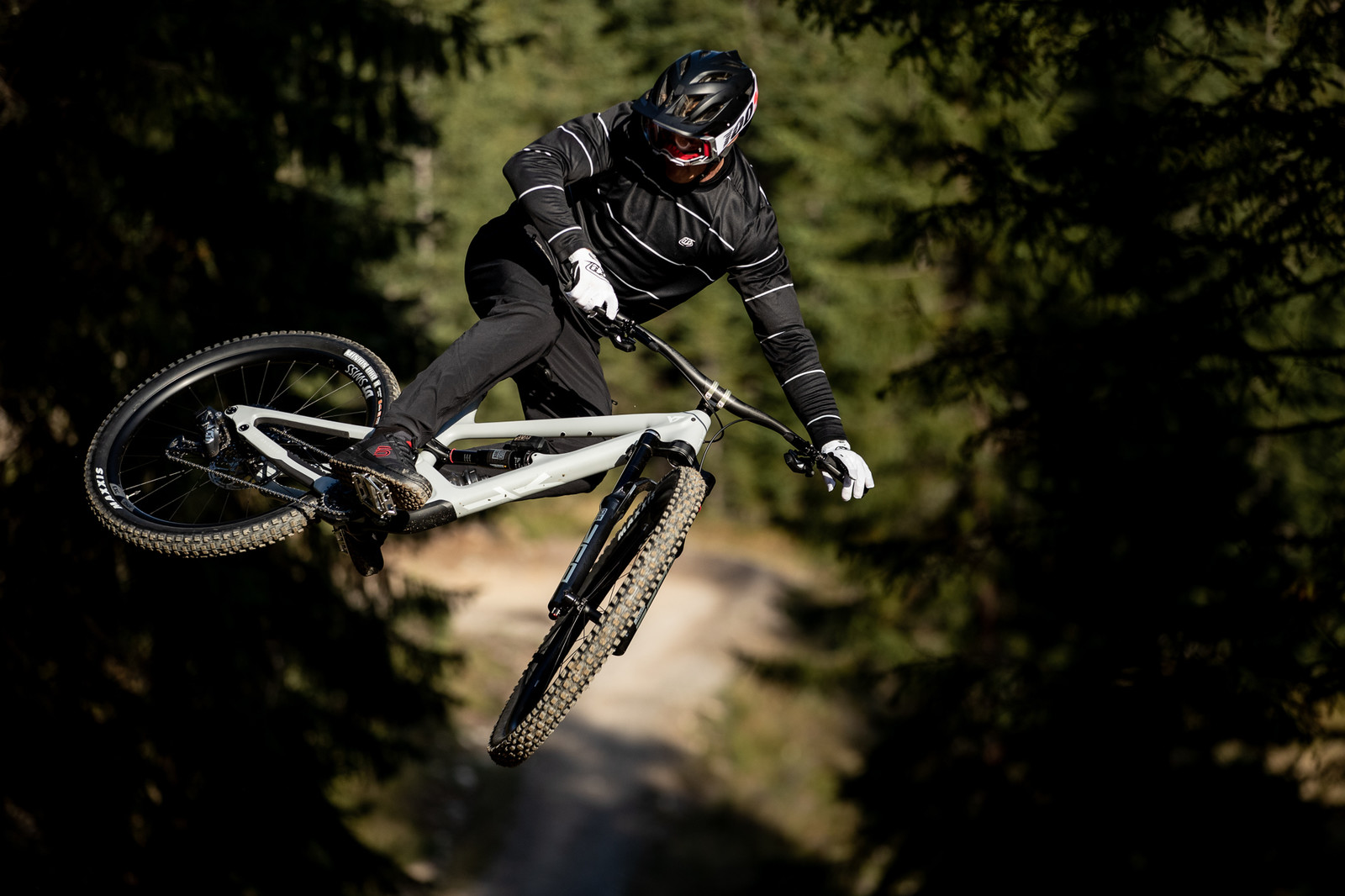 YT Introduces New Capra and Jeffsy Uncaged Models with RockShox Flight ...