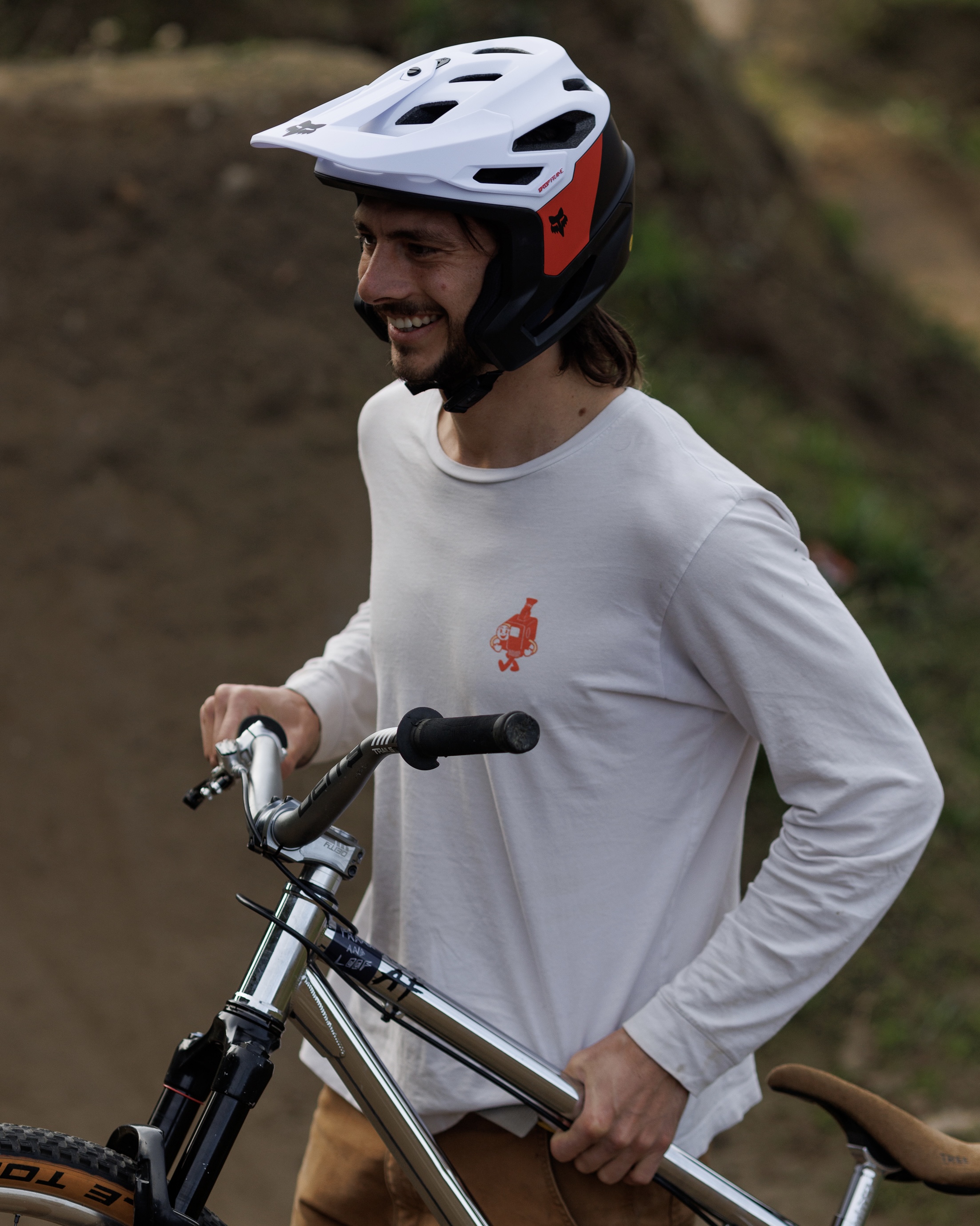 First Look - 2024 Fox Dropframe 3/4 Enduro Helmet - Mountain Bike ...