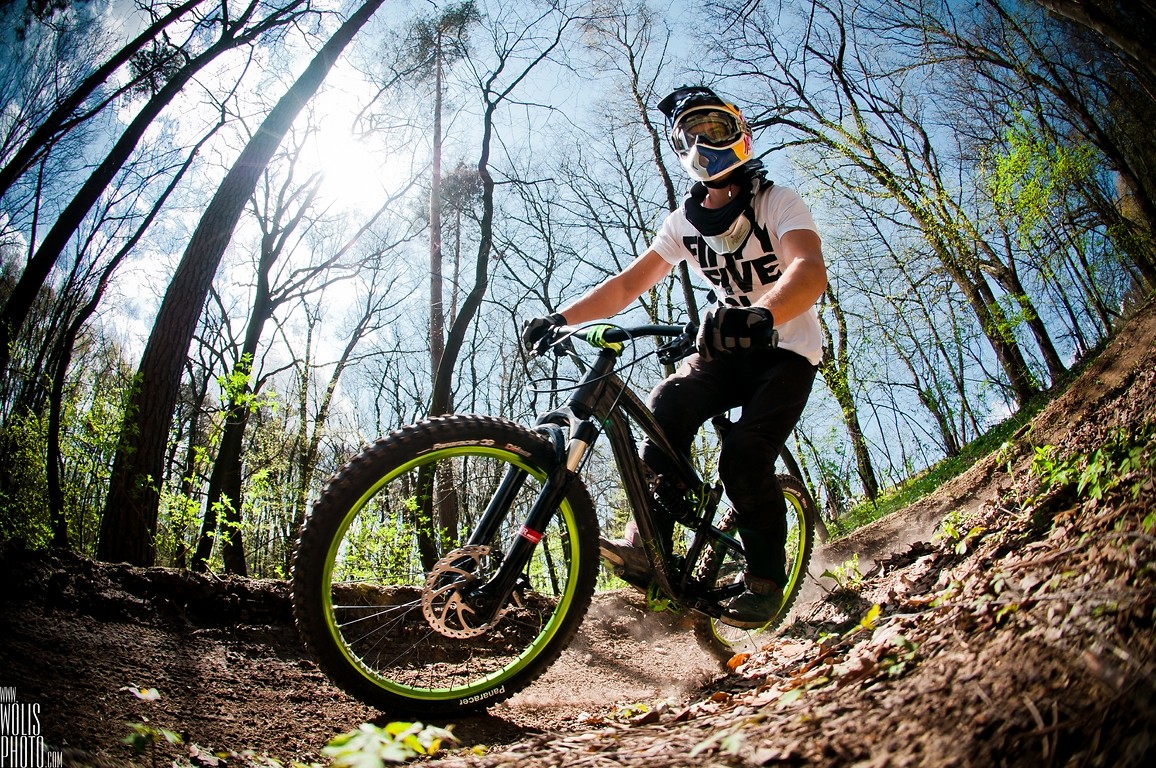 Berm - wolisphoto.com - Mountain Biking Pictures - Vital MTB