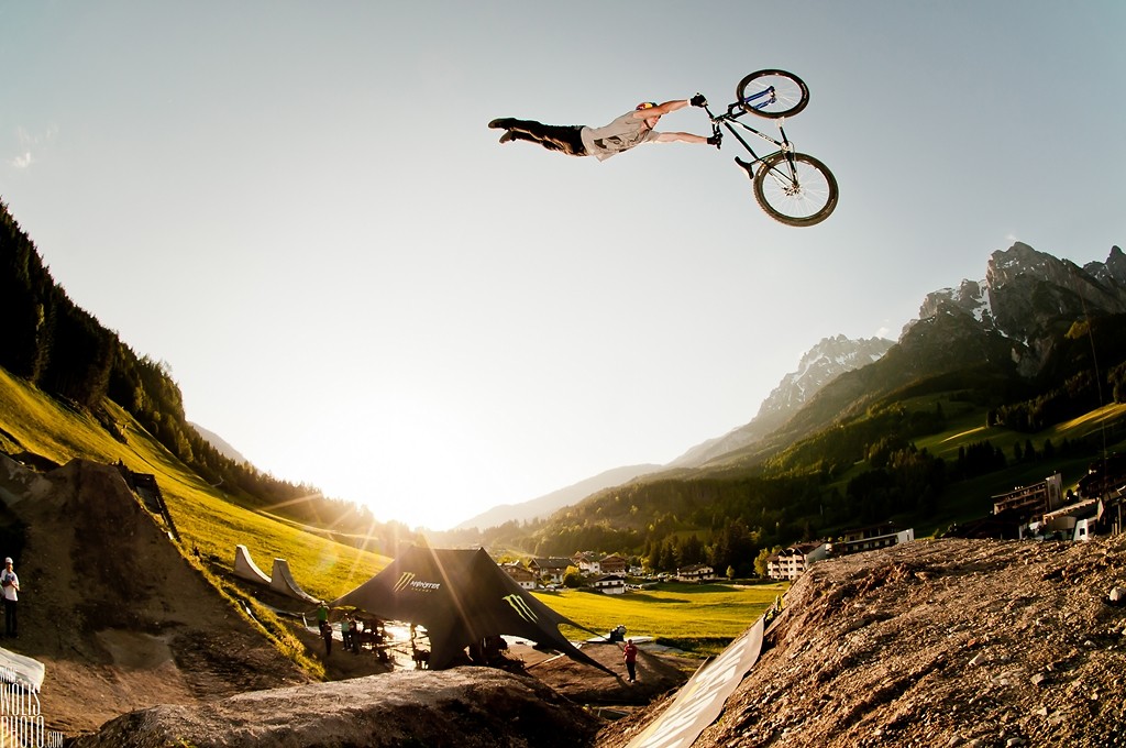 Superman - wolisphoto.com - Mountain Biking Pictures - Vital MTB