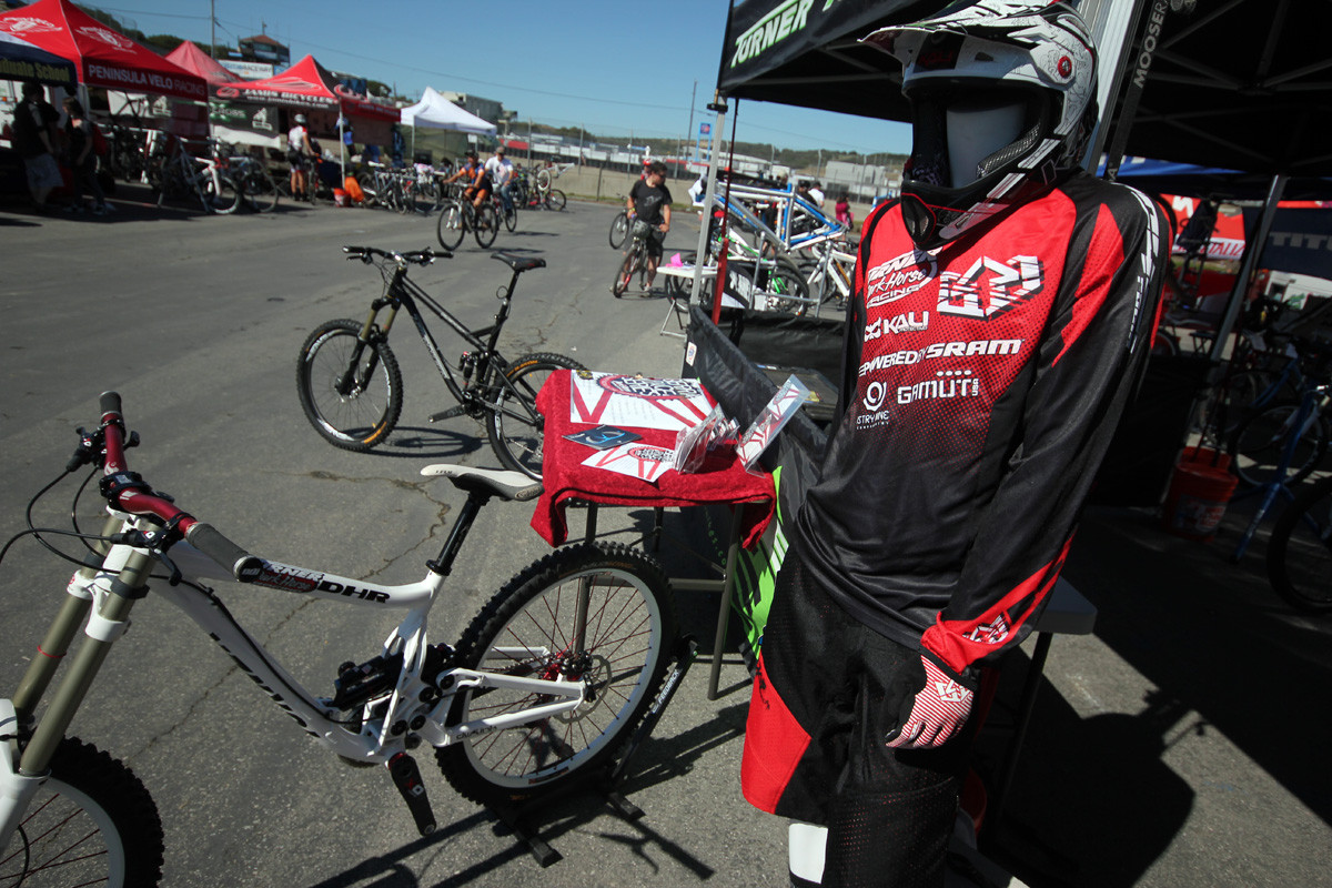 Turner DHR's Royal Racing Kit - Sea Otter Classic Pit Bits - Day 3 ...
