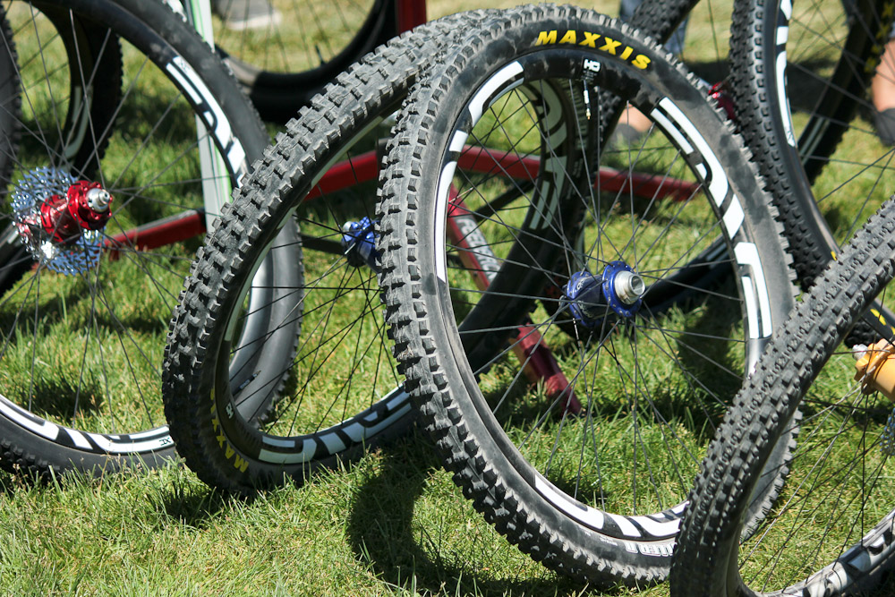 Enve Twenty6 DH Wheels - Sea Otter Classic Pit Bits - Day 4 - Mountain ...