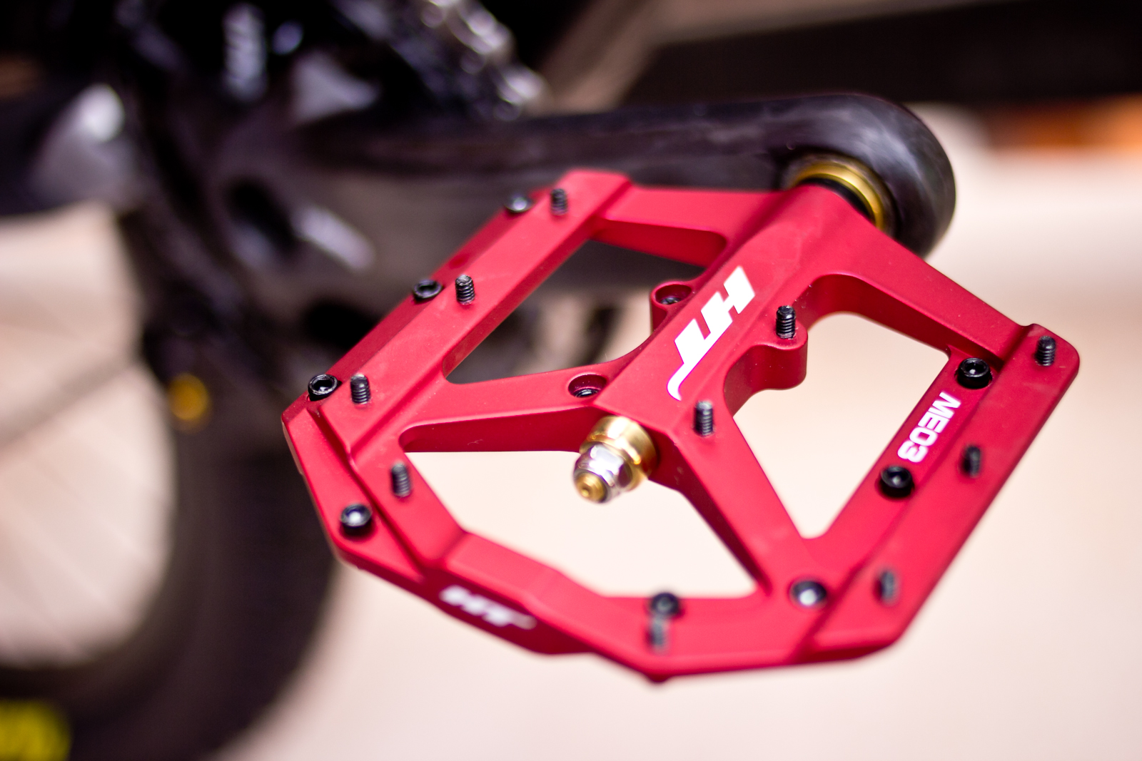 HT ME03 Pedals on Pivot's Phoenix Carbon DH Bike - Pivot's 30.8 Pound ...