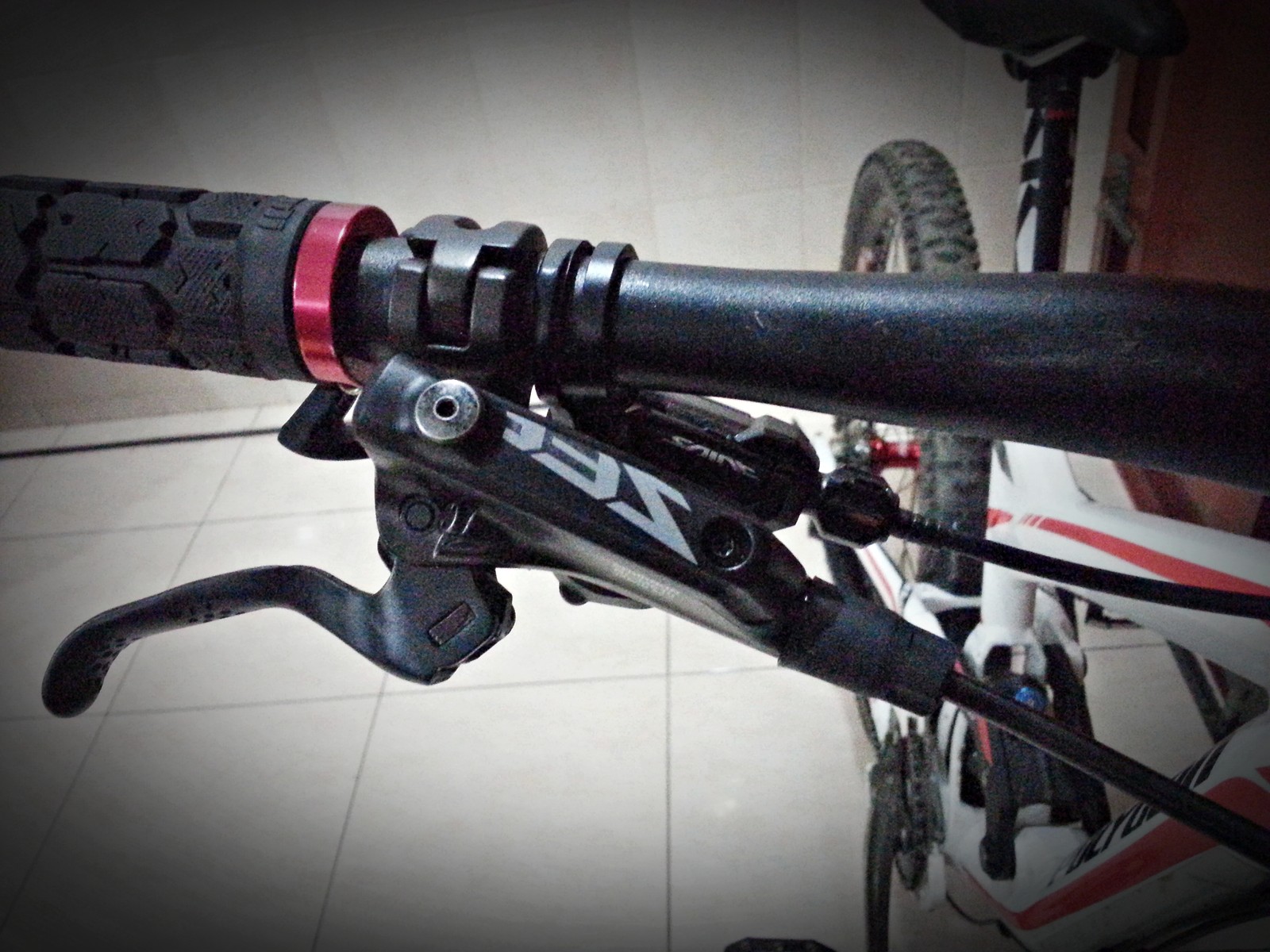 2012 Polygon Collosus DH 2.0 Single Crown Rules! - av_mayne's Bike ...