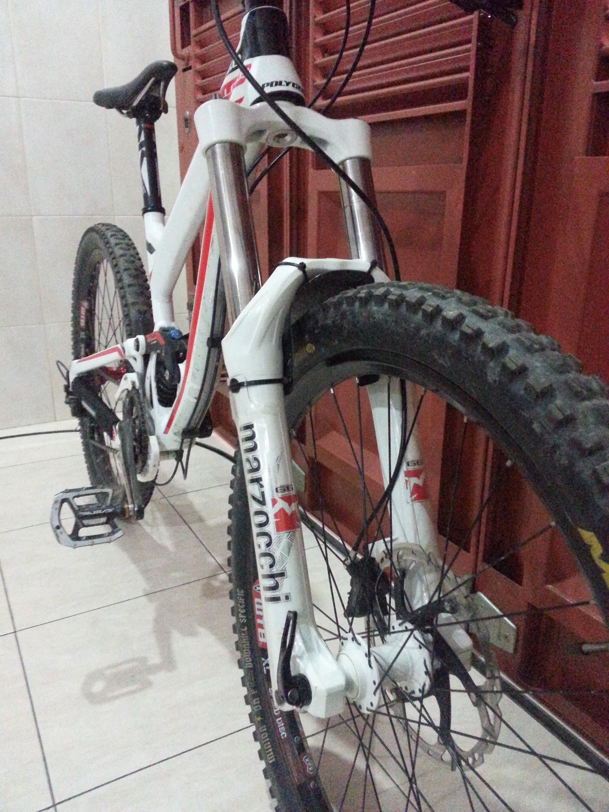 2012 Polygon Collosus DH 2.0 Single Crown Rules! - av_mayne's Bike ...