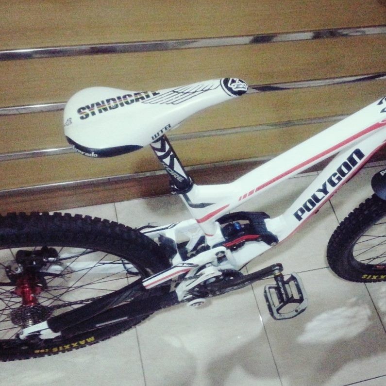 2012 Polygon Collosus DH 2.0 Single Crown Rules! - av_mayne's Bike ...