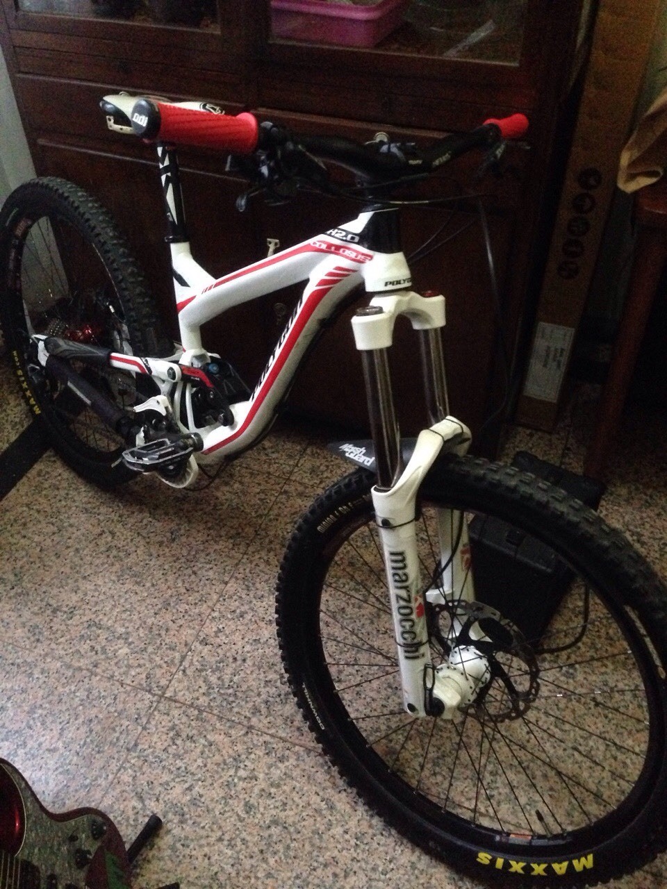 2012 Polygon Collosus DH 2.0 Single Crown Rules! - av_mayne's Bike ...