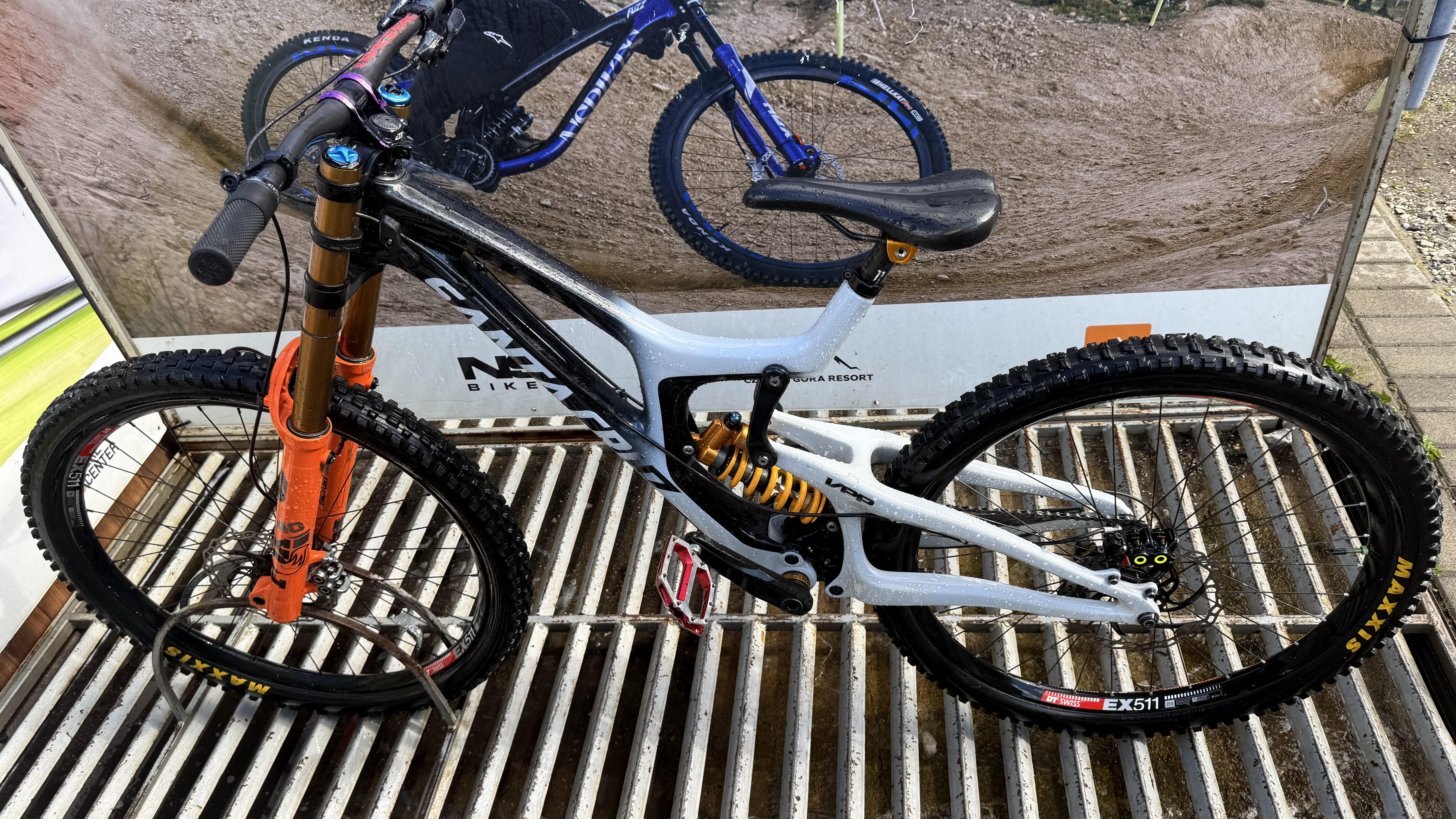 Santa Cruz v10 - Ej_Adrian's Bike Check - Vital MTB