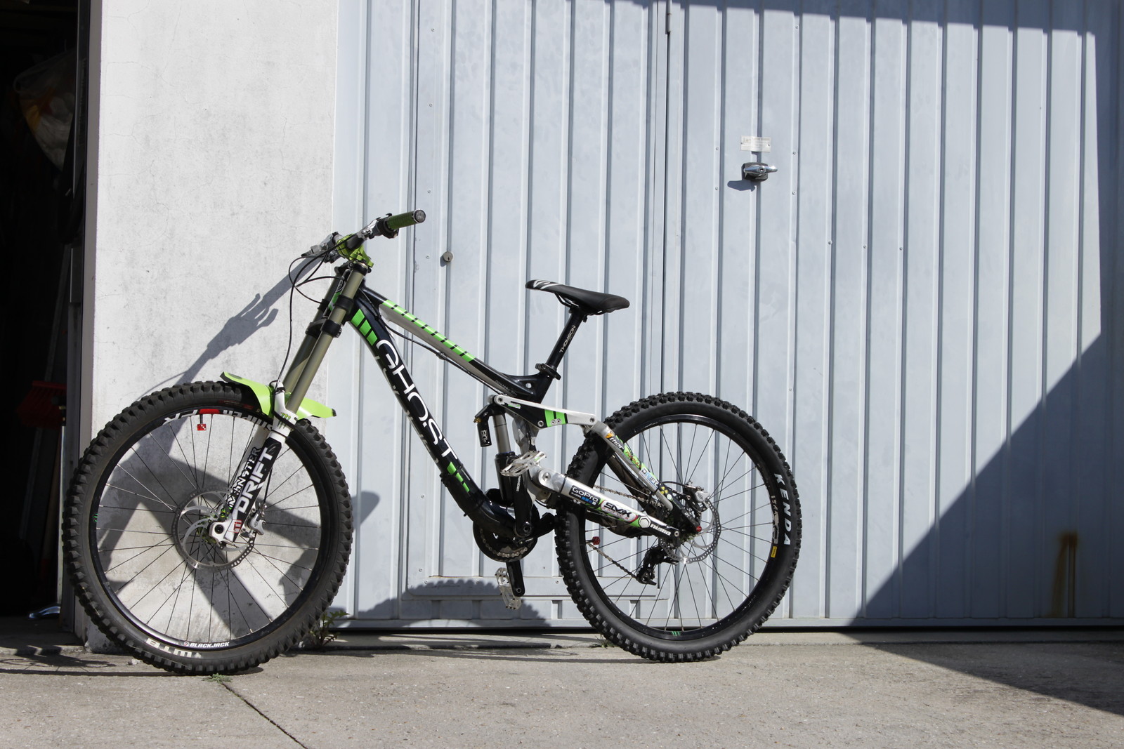 MuSkA´s Ghost DH - DoubleCrownKing's Bike Check - Vital MTB