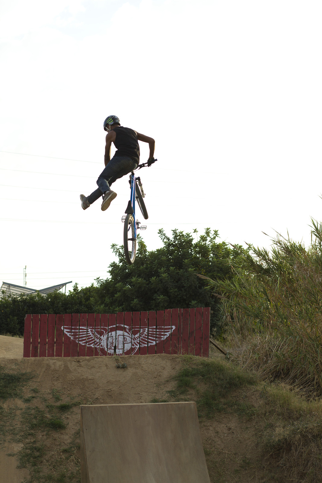 No Foot CanCan - Black Dirter - Mountain Biking Pictures - Vital MTB