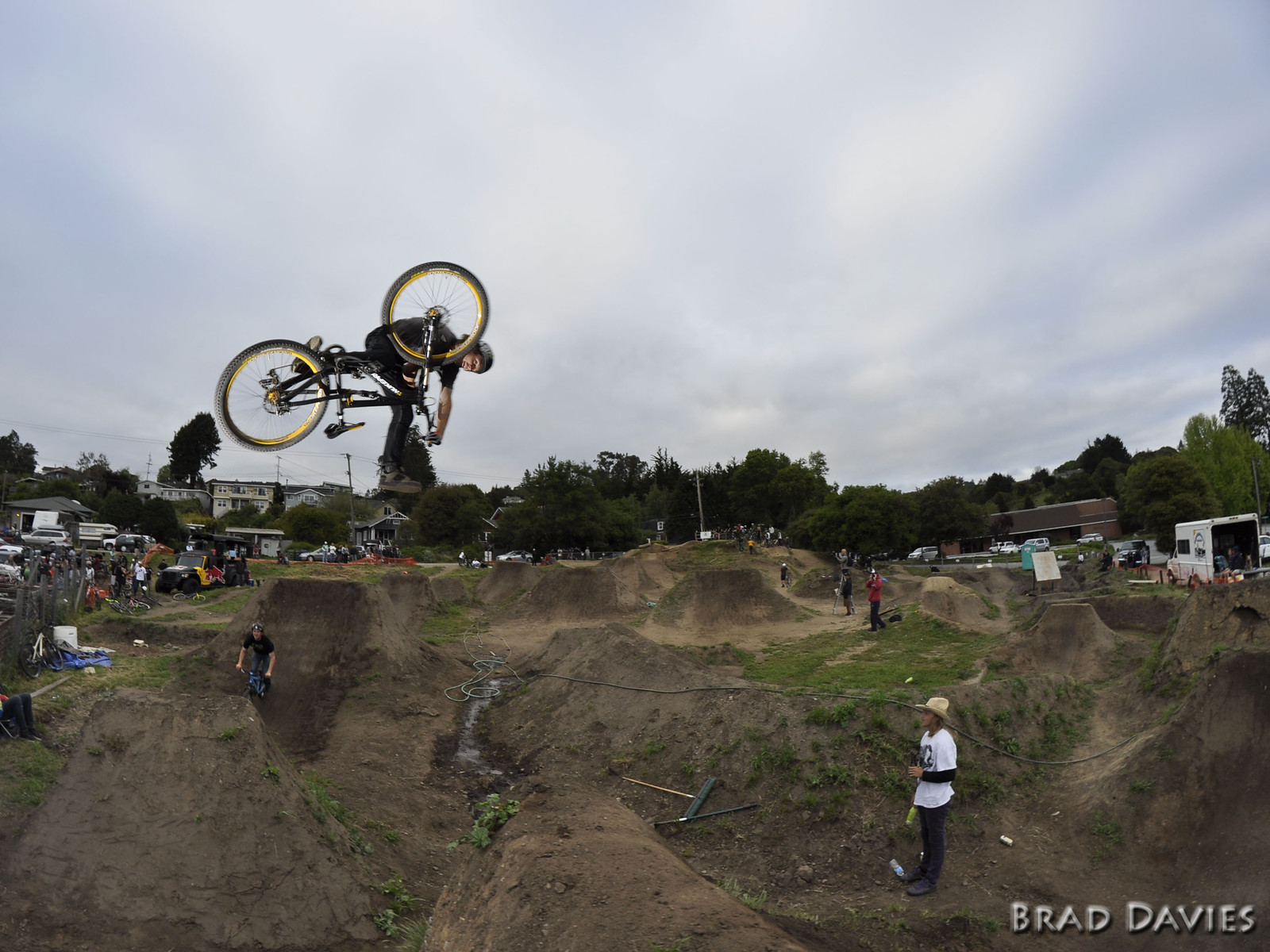 one foot table - HourGlassPhotos - Mountain Biking Pictures - Vital MTB