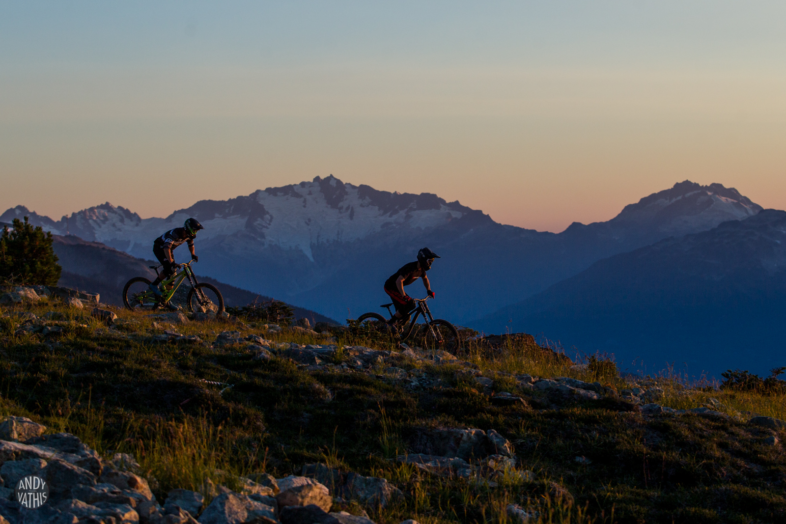 Bas Major chasing Phil Ricard - beast - Mountain Biking Pictures ...