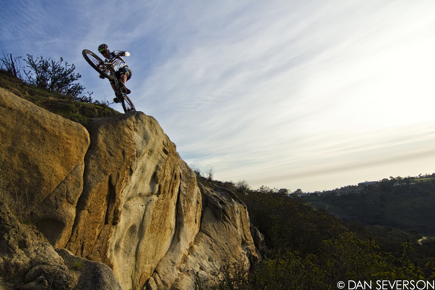 Hans Rey on the edge - danseverson photo - Mountain Biking Pictures ...