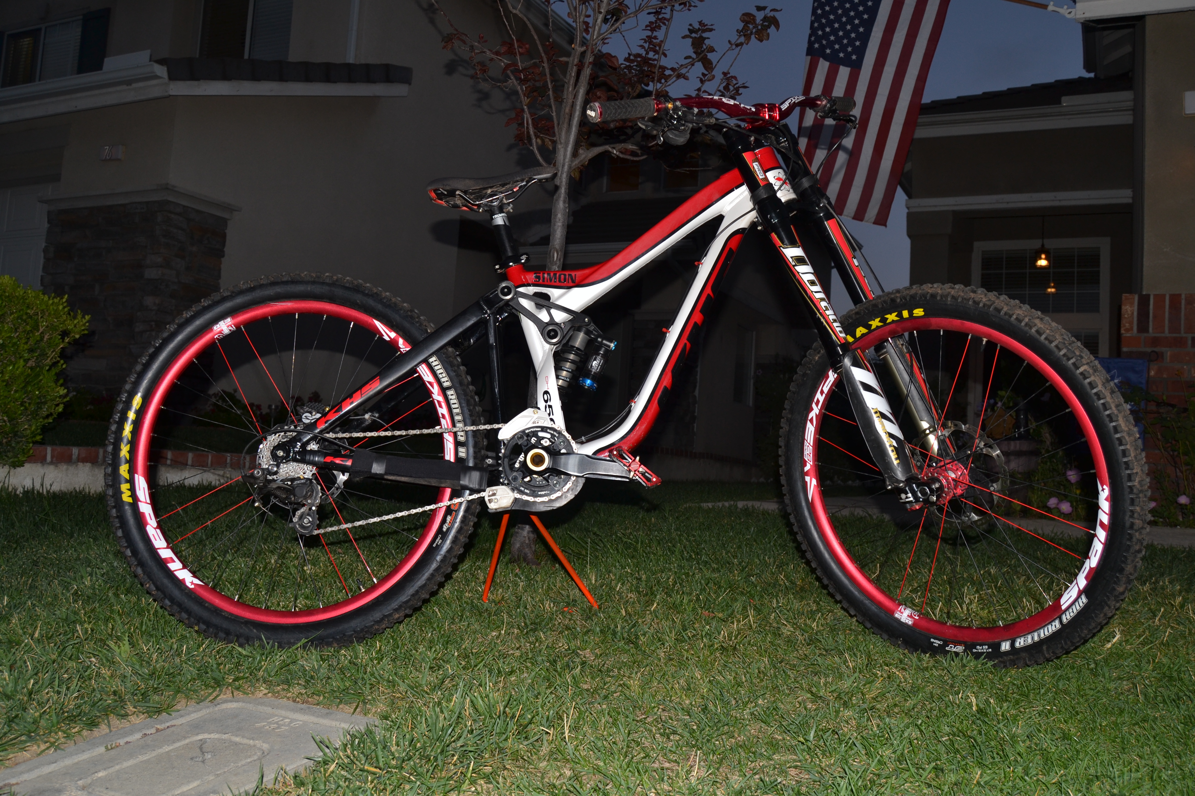 KHS 650 - DH313's Bike Check - Vital MTB