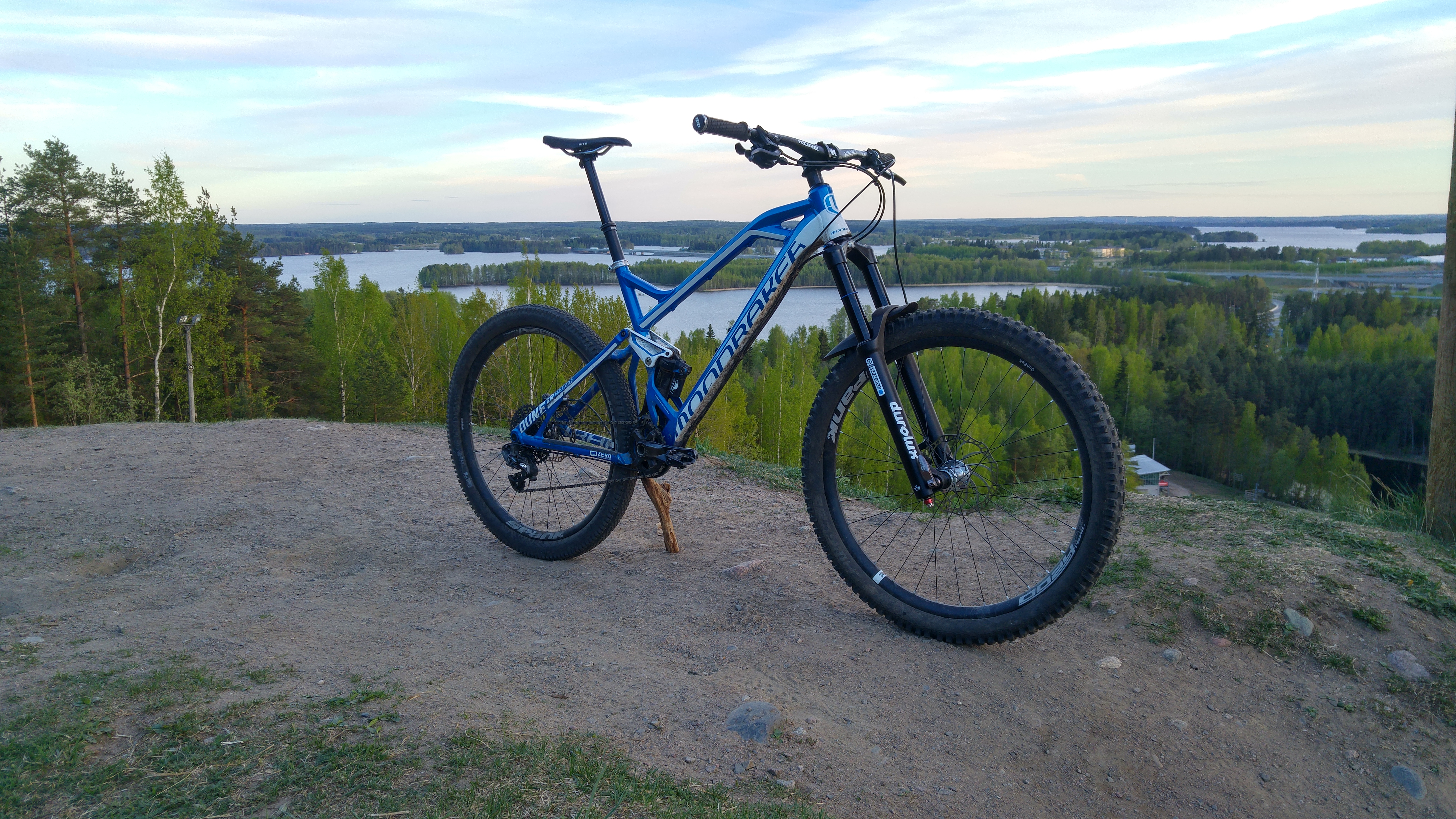 Mondraker "The Finnish Flag" - valtteri.valkky's Bike Check - Vital MTB