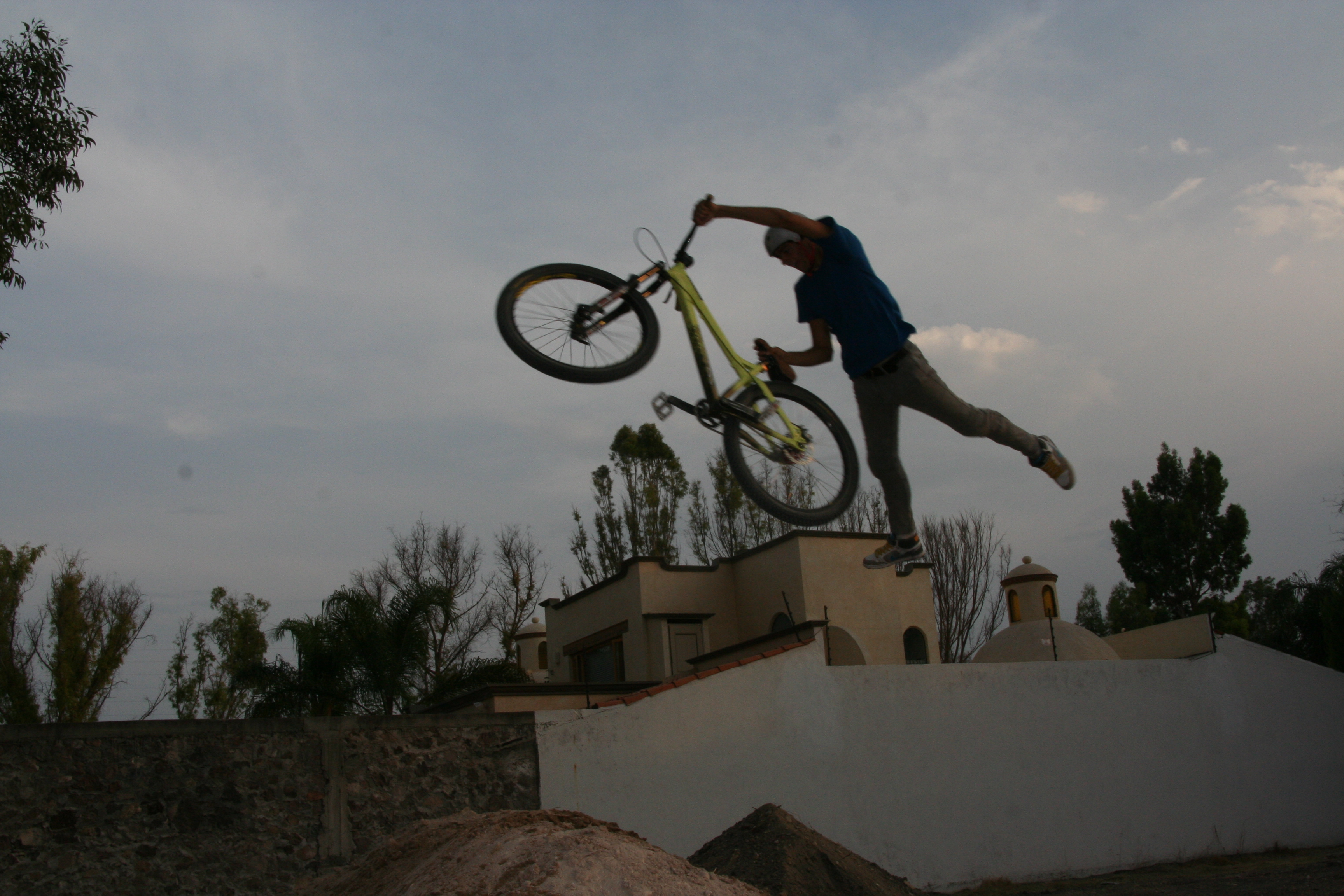 superman seat grab - sebastianj - Mountain Biking Pictures - Vital MTB