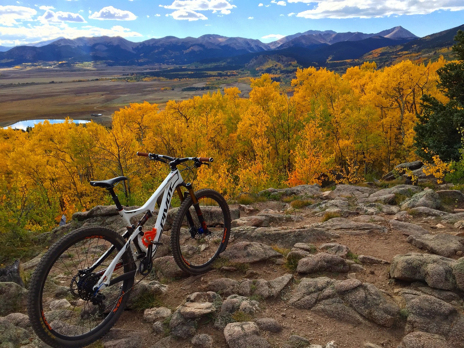 Amelia the Pivot 429 Trail - Bizzam's Bike Check - Vital MTB