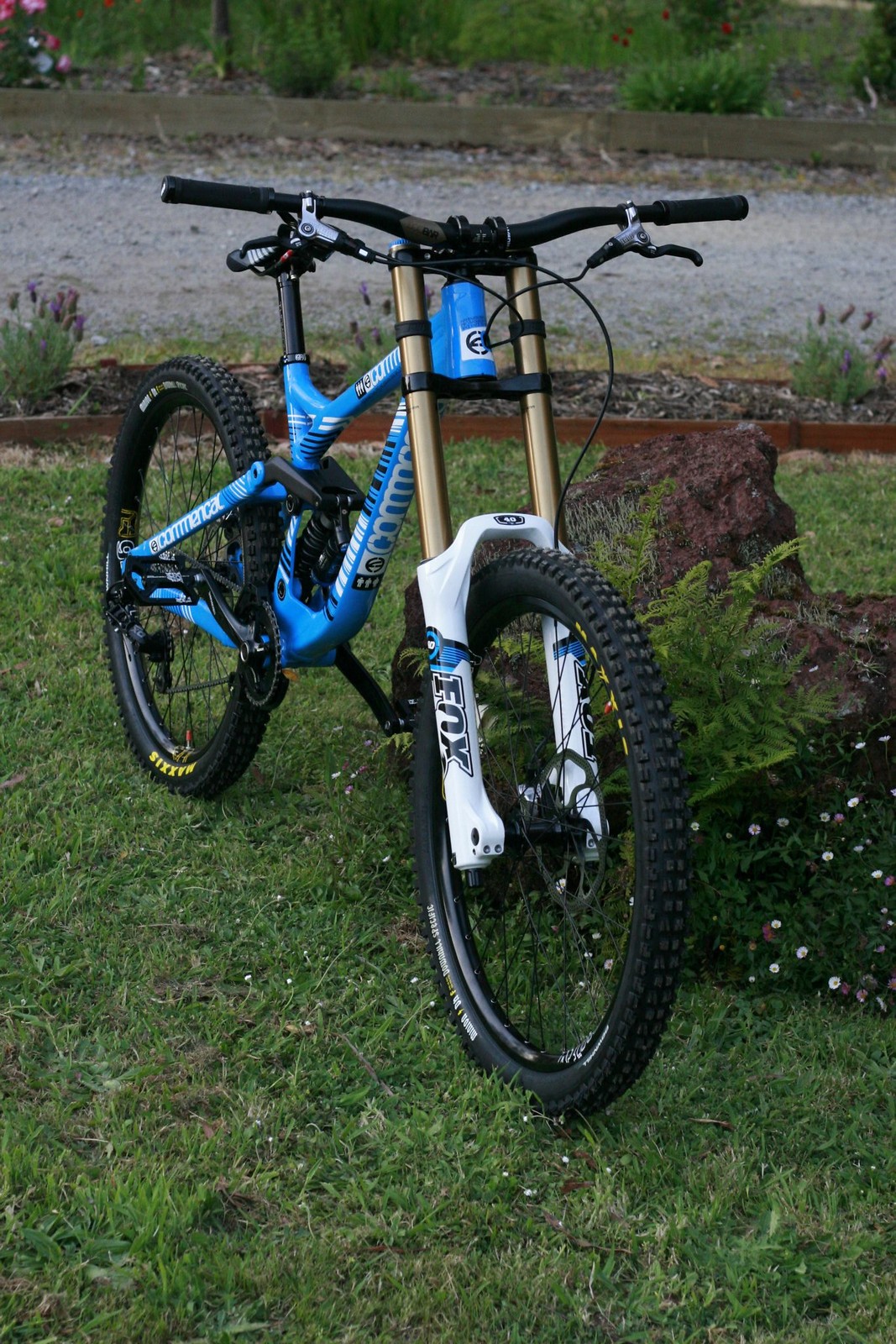 2012 Commencal V3 Supreme DH Build Project - foxfraser's Bike Check ...