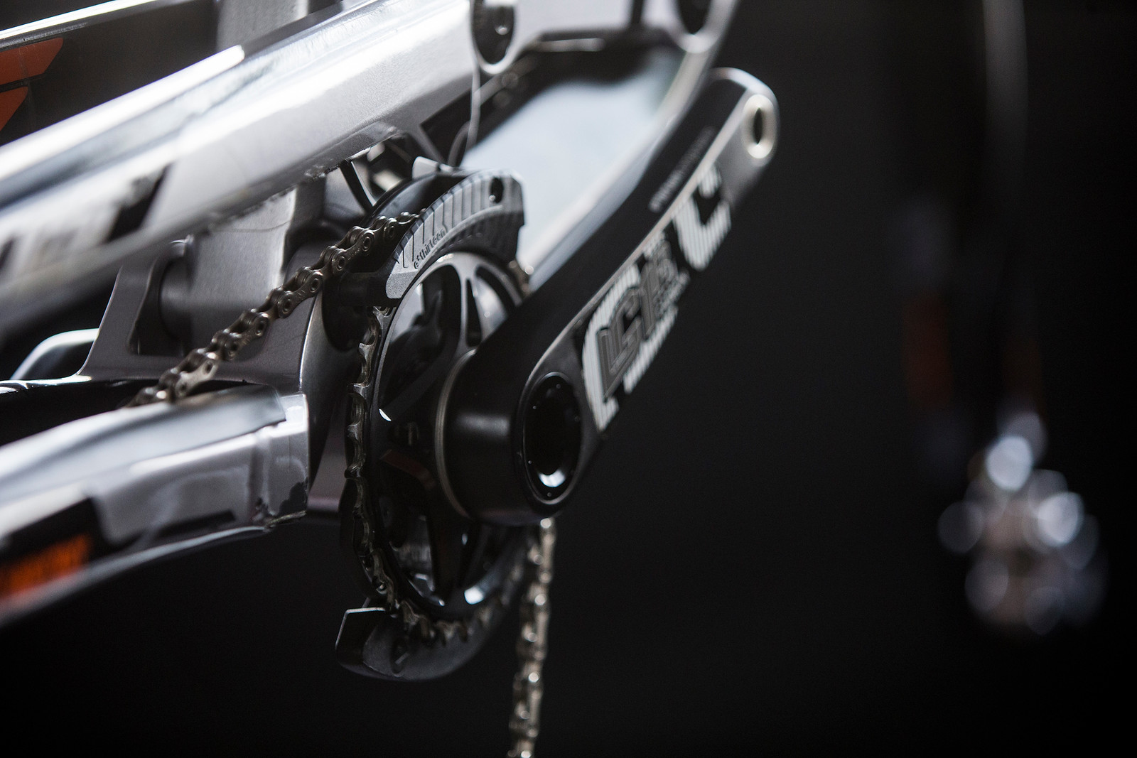 Aaron Gwin's e13 Chain Device - PIT BITS - Lenzerheide World Cup DH ...