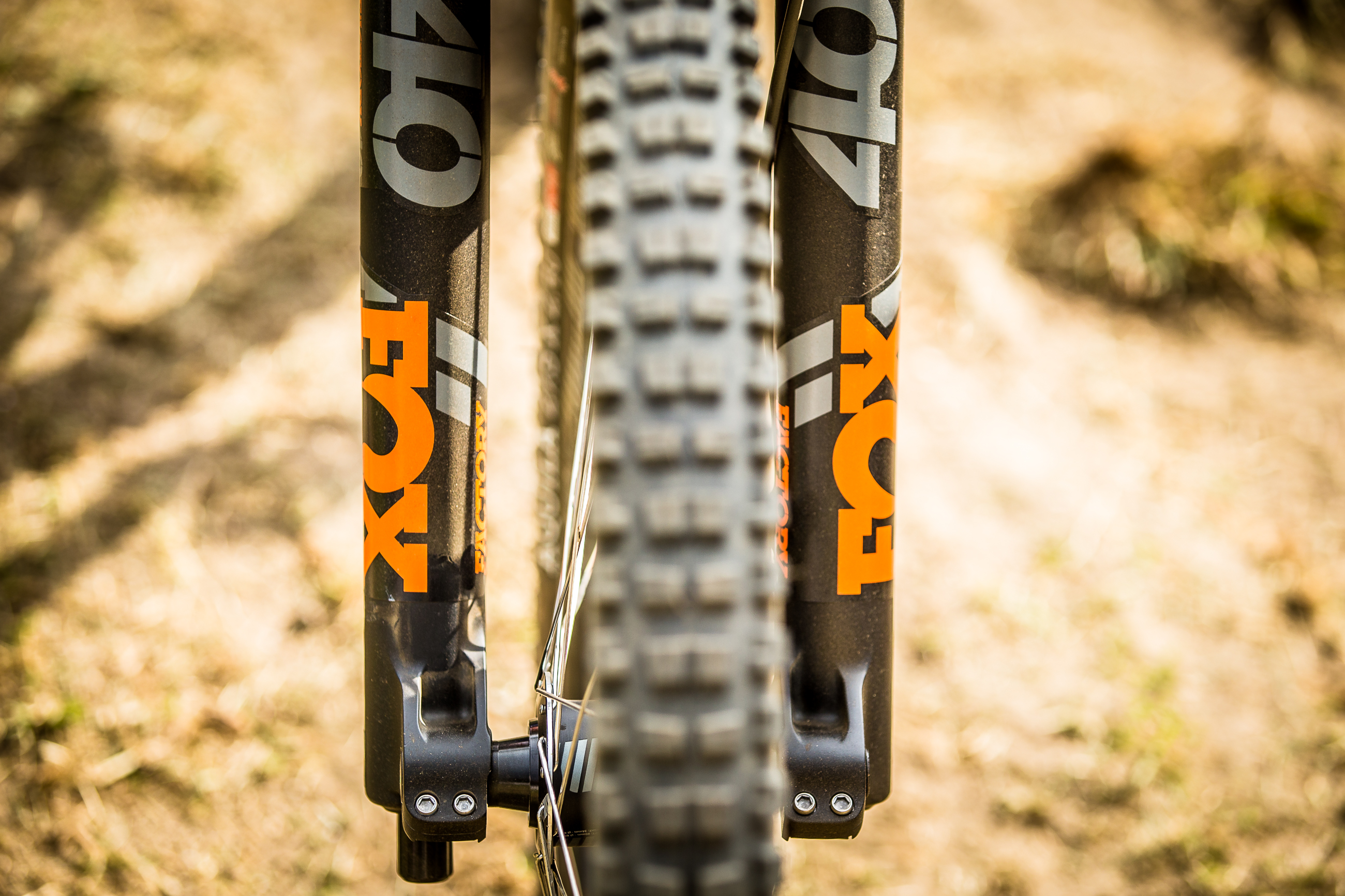 FOX 40 RC2 Fork - WINNING BIKE: Aaron Gwin's YT TUES - Mountain Biking ...