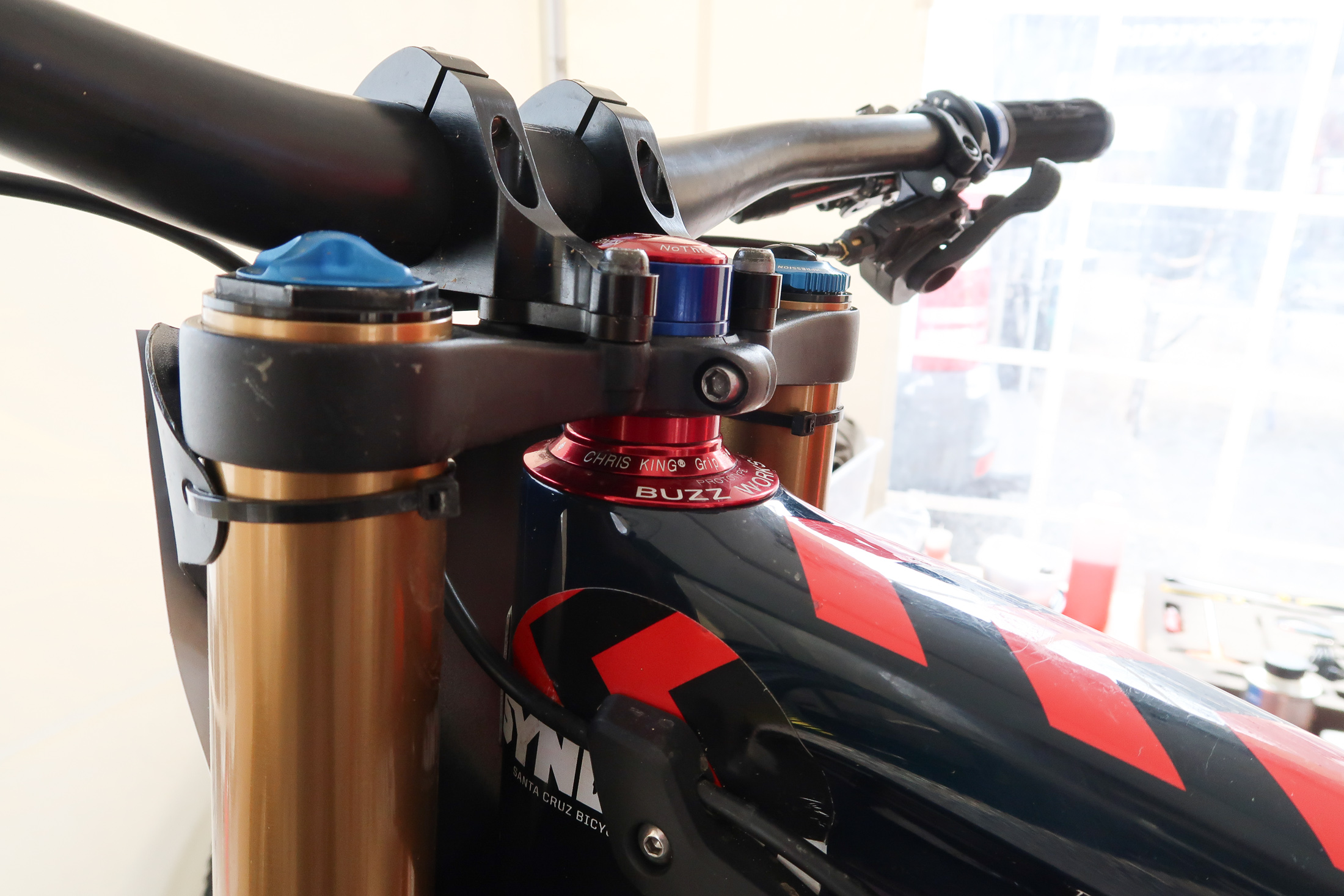 Loris with the Flat Crown on his FOX 49 - PIT BITS - Windrock Pro GRT ...