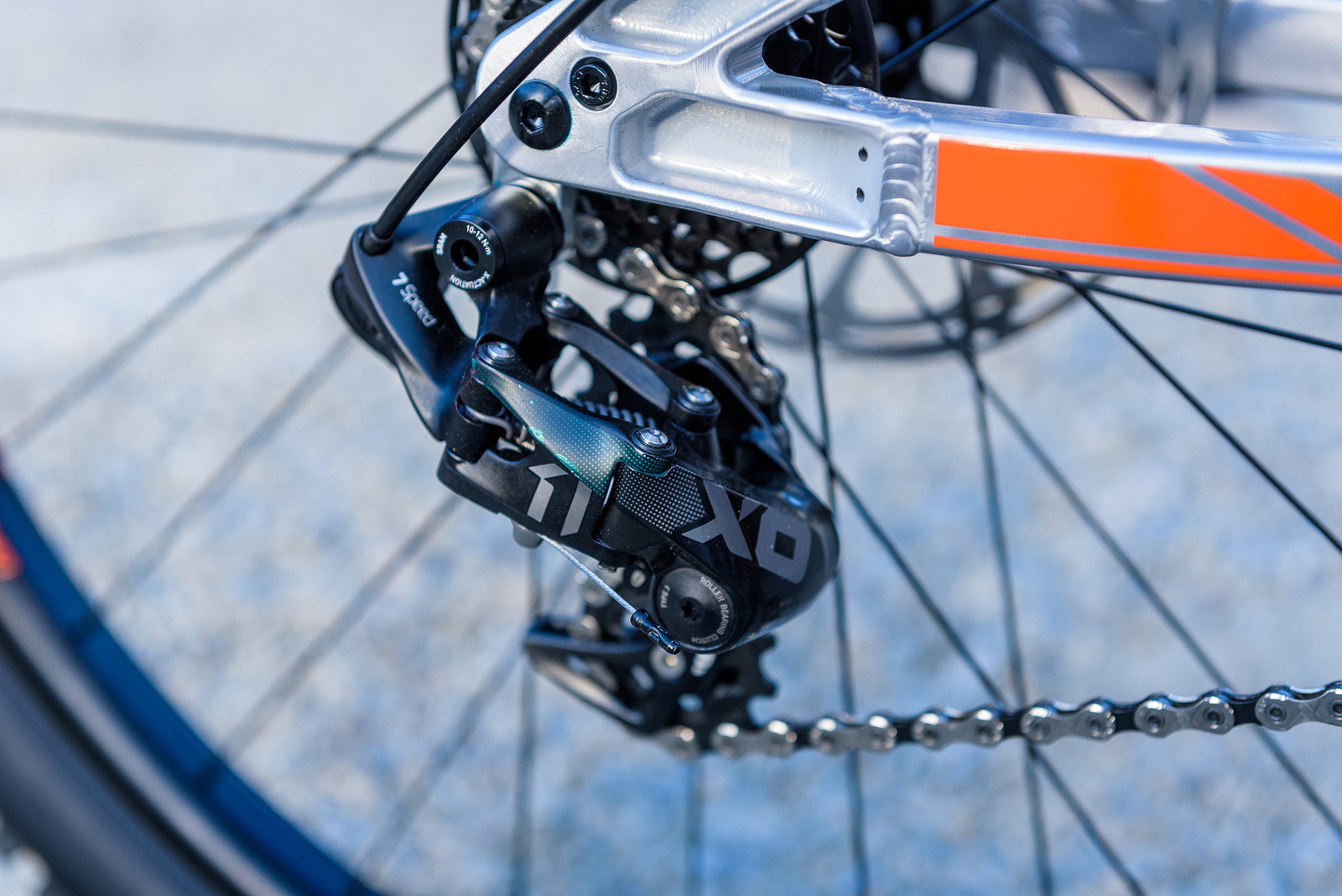 Tidy Rear Dropout - New Banshee Legend 29er - Mountain Biking Pictures ...