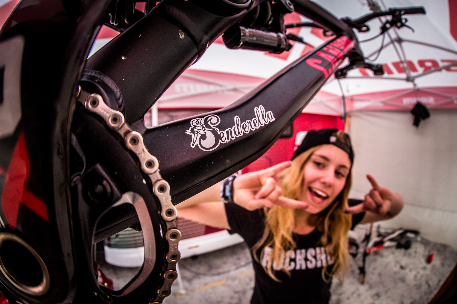 Senderella - PIT BITS - Fort William World Cup 2018 - Mountain Biking ...