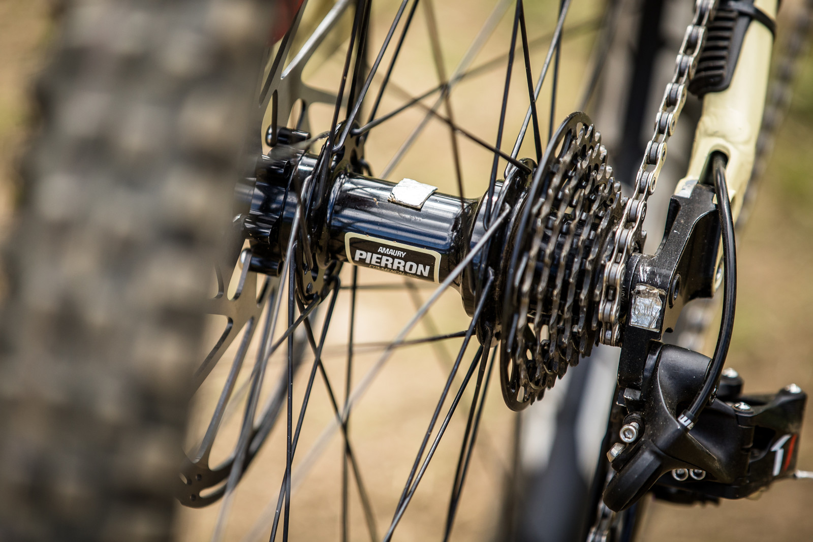 Gotcha - WINNING BIKE - Amaury Pierron's Commencal Supreme DH 29 ...