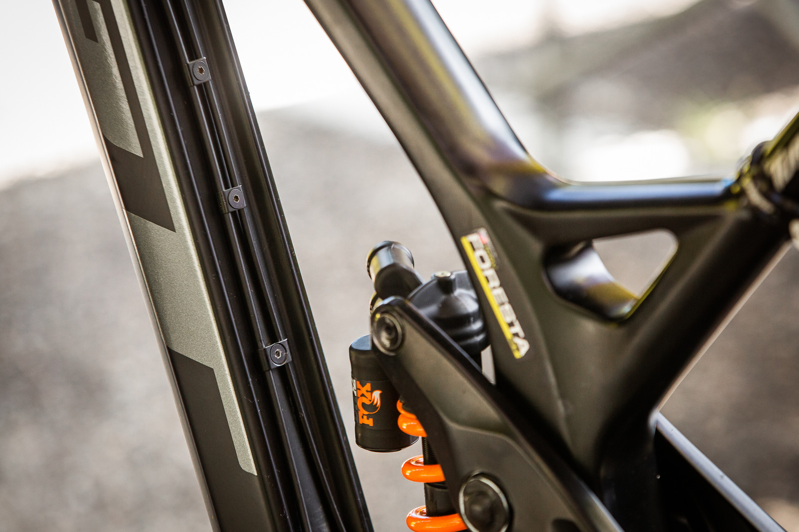 Cable Routing - PIT BITS - Andorra World Cup Downhill - Mountain Biking ...