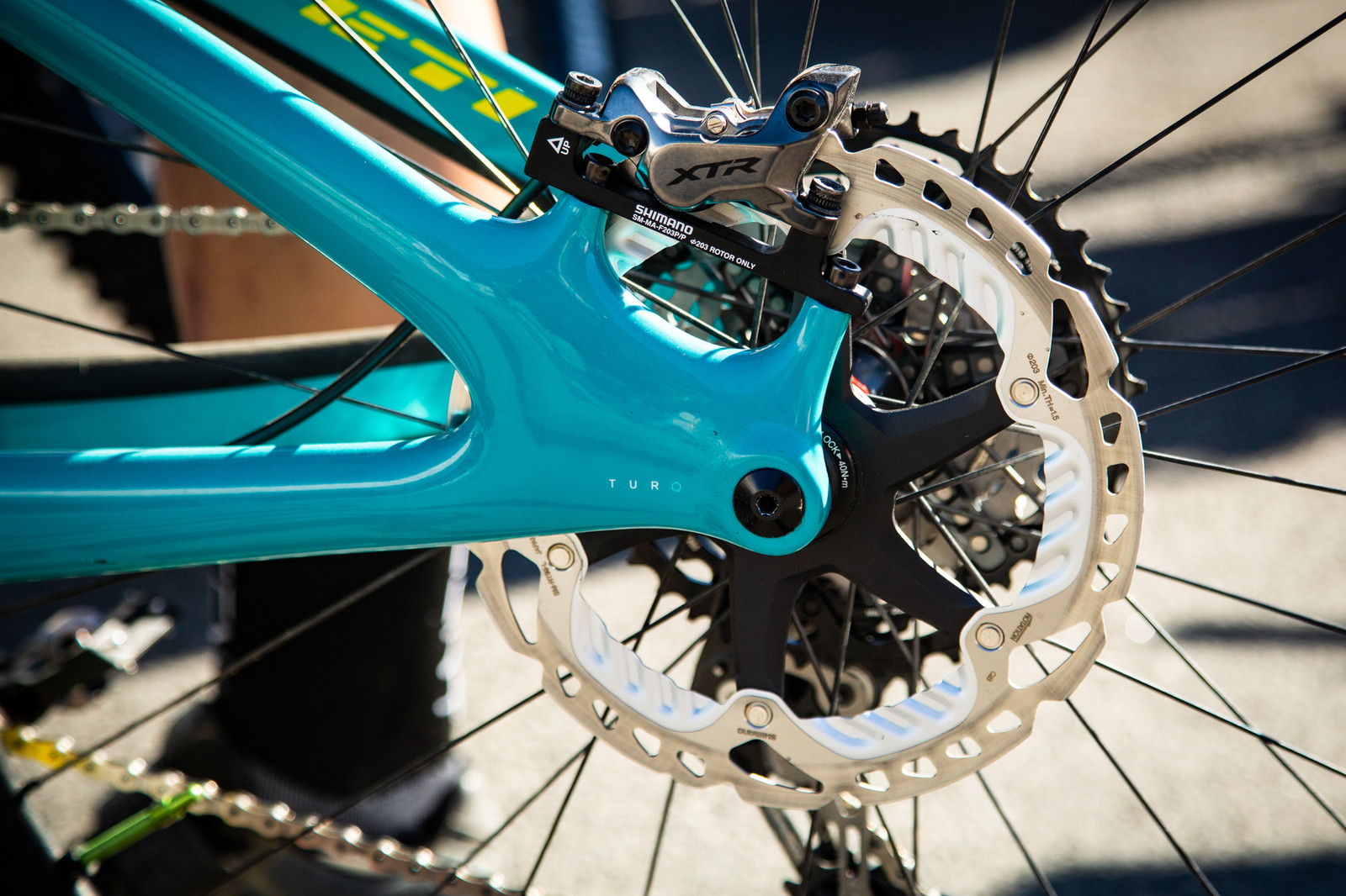 XTR quad piston brakes - PIT BITS - Enduro World Series, La Thuile ...