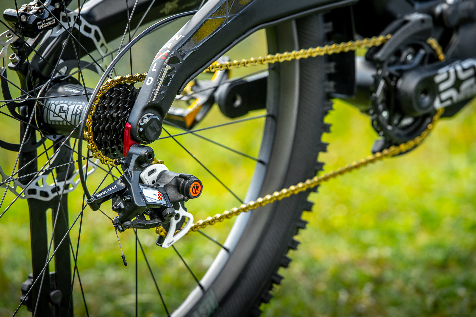 Full Drivetrain - WORLD CHAMPS BIKES - Mick & Tracey Hannah's Polygons ...