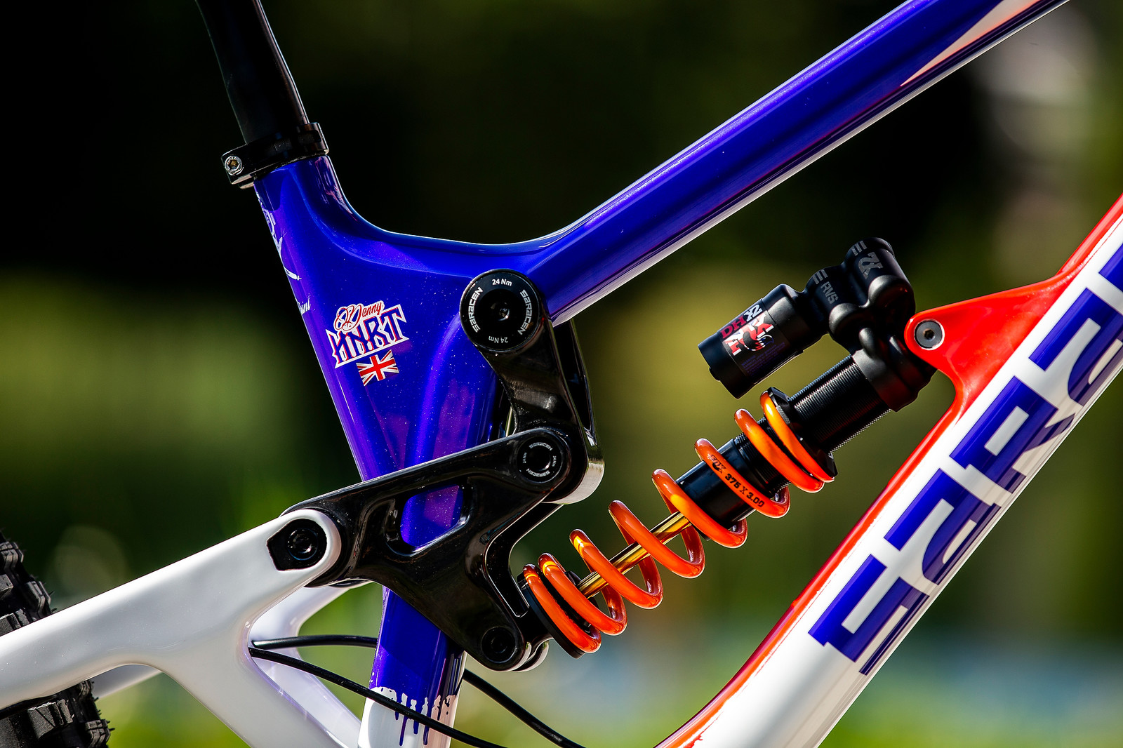 Lots of Linkage - WORLD CHAMPS BIKE - Danny Hart's Saracen Myst ...