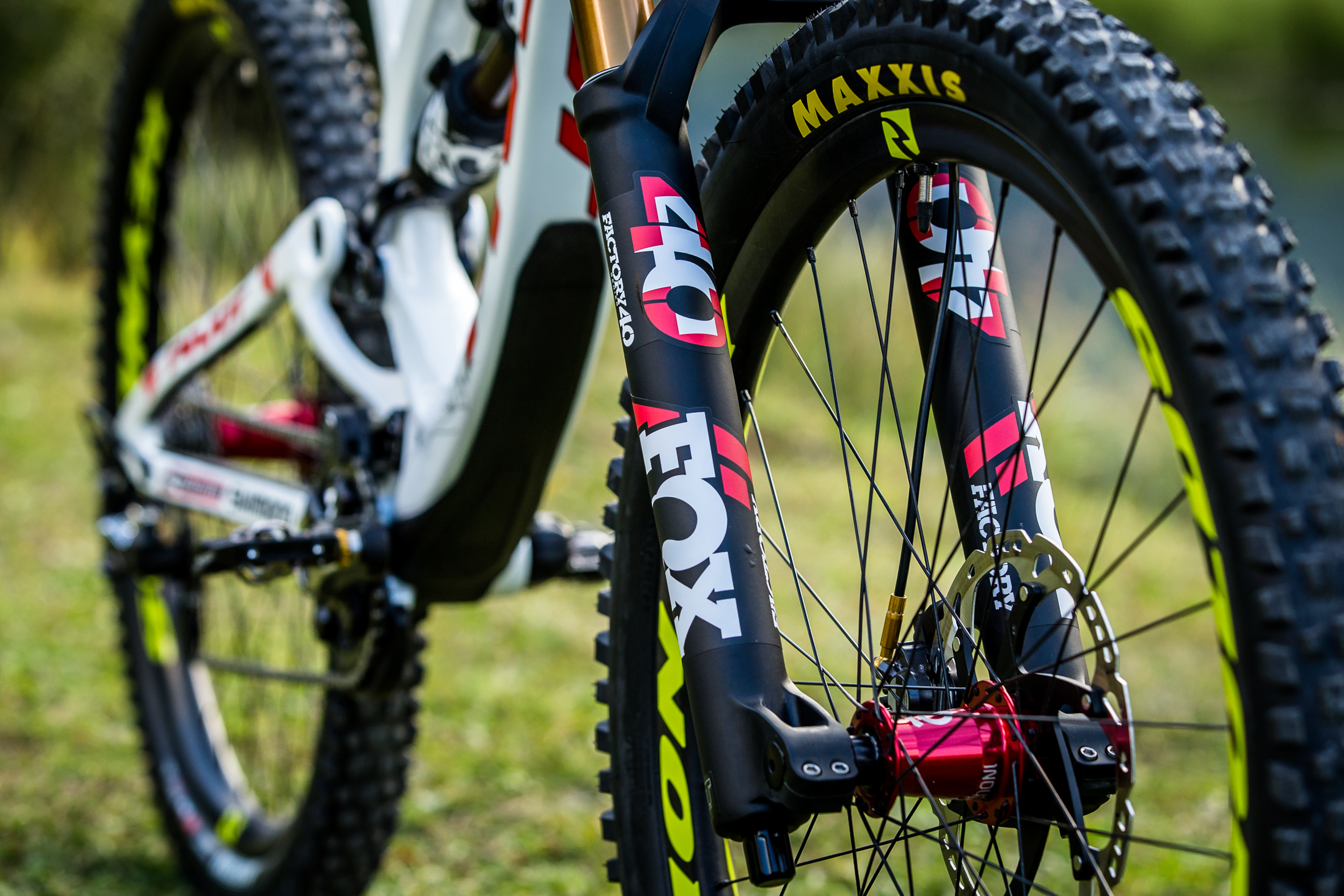 FOX 40 - WORLD CHAMPS BIKE - Emilie Siegenthaler's Pivot Phoenix ...