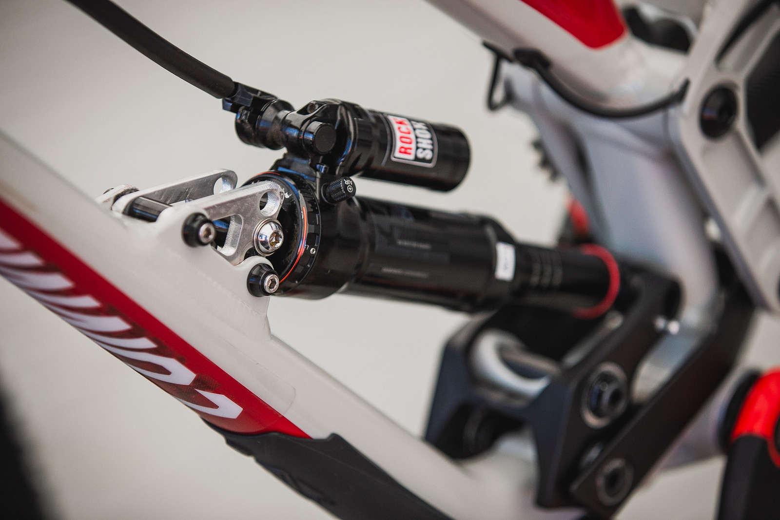 Commencal with RockShox remote lockout and adjustable shock mount - PIT ...