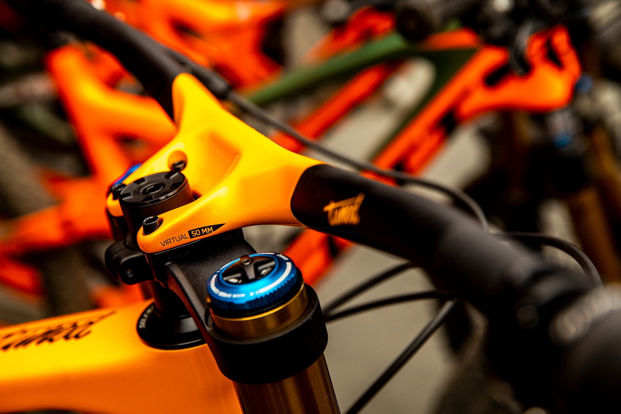 PIT BITS - Integrated Syncros Carbon Bar and Stem Combo on Scott DH ...
