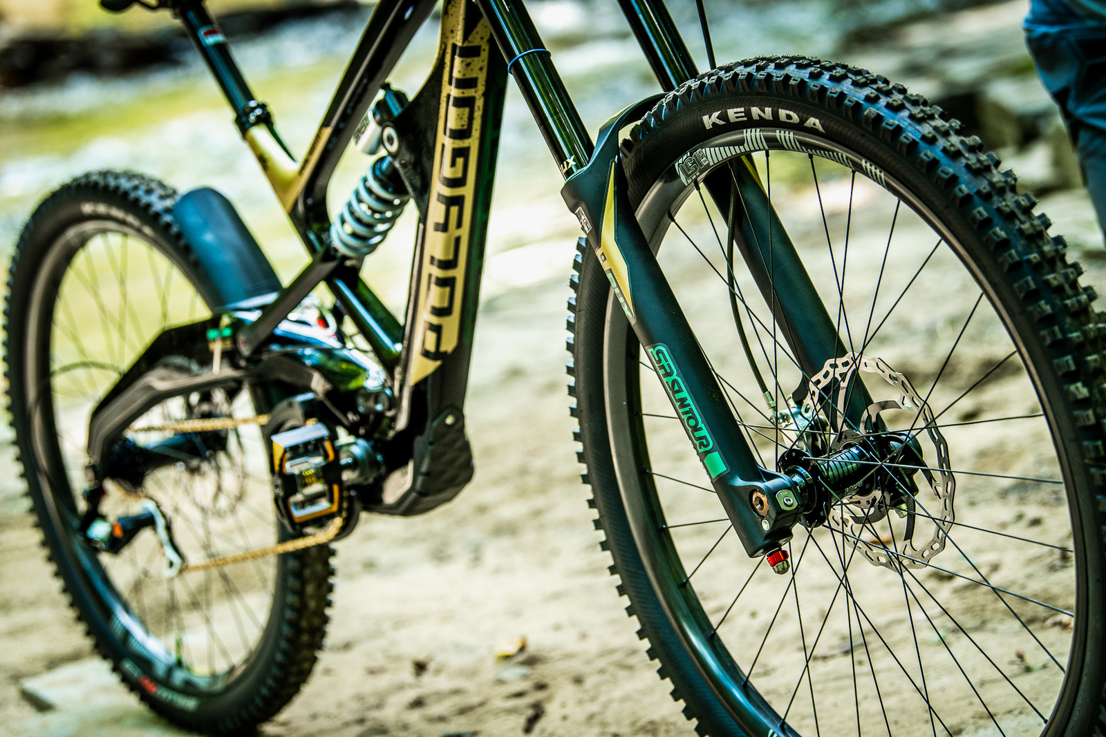 SR Suntour RUX Fork - Tracey and Mick Hannah's World Champs Polygon DH ...