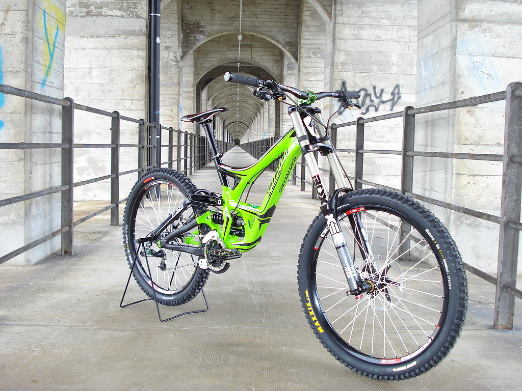 Loco's 2010 Specialized Demo - Awesome Late-Model Specialized Bikes ...