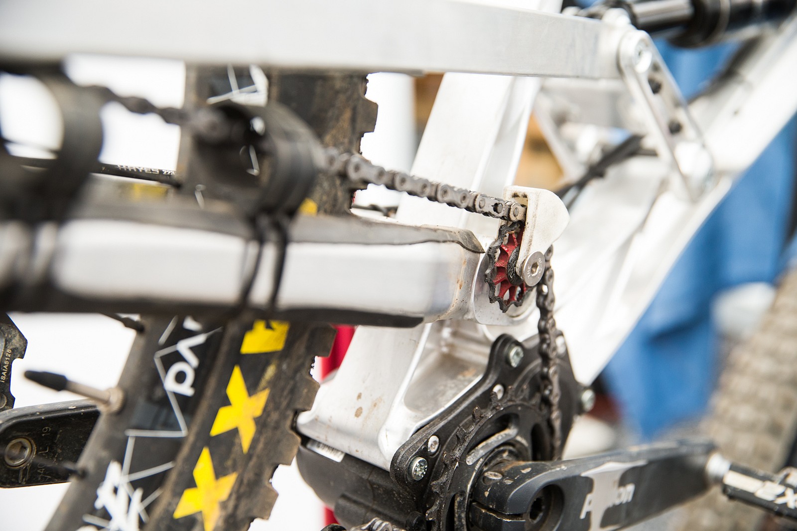 Mid-High Pivot - Prototype Gamux DH Bike - Mountain Biking Pictures ...